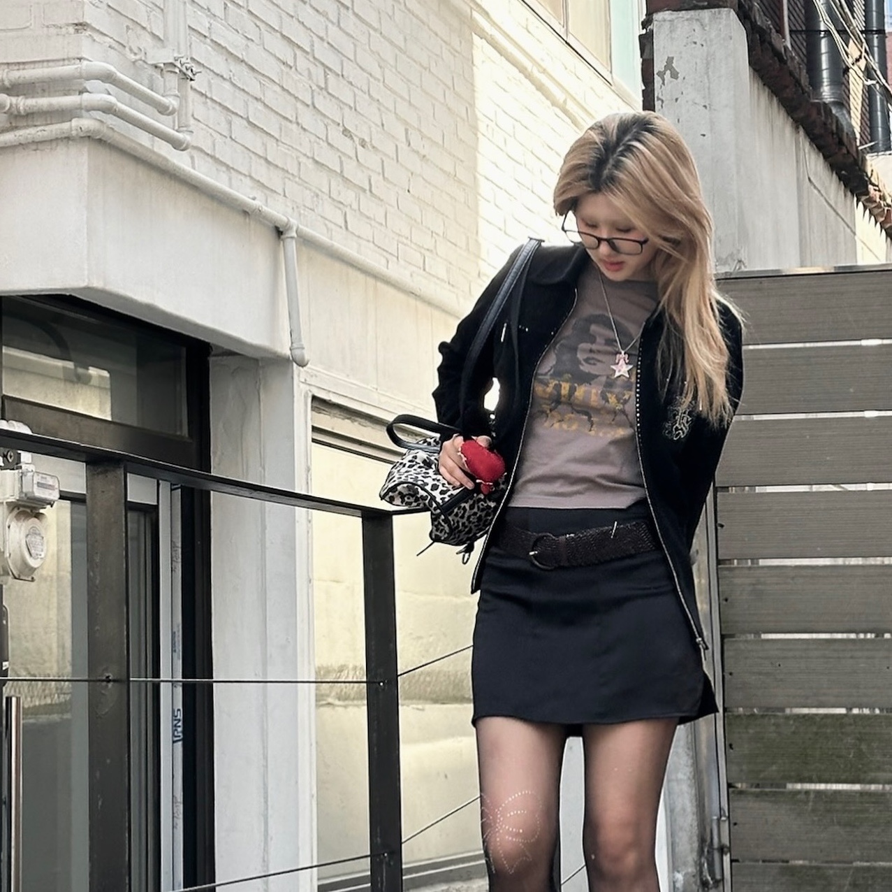 VINTAGE WOMAN TEE | KREAM