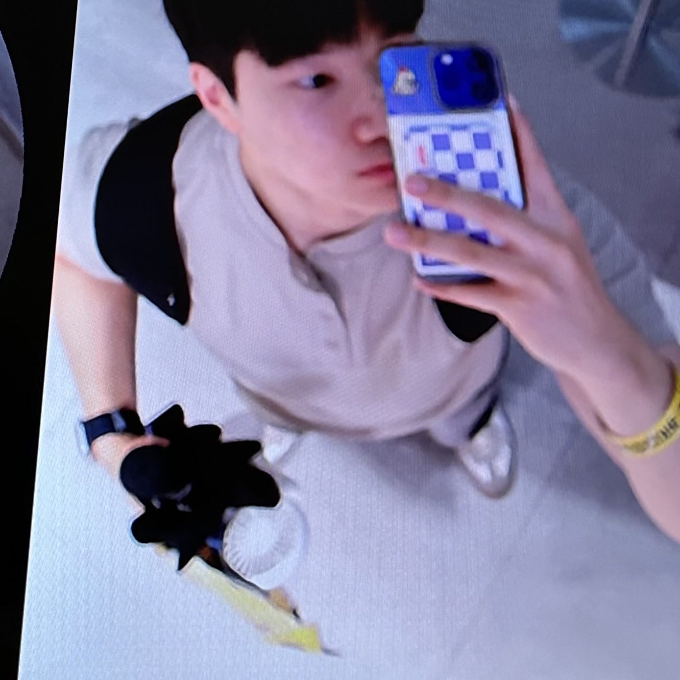 헬찬 (@health.chan_) 님의 게시물 | KREAM