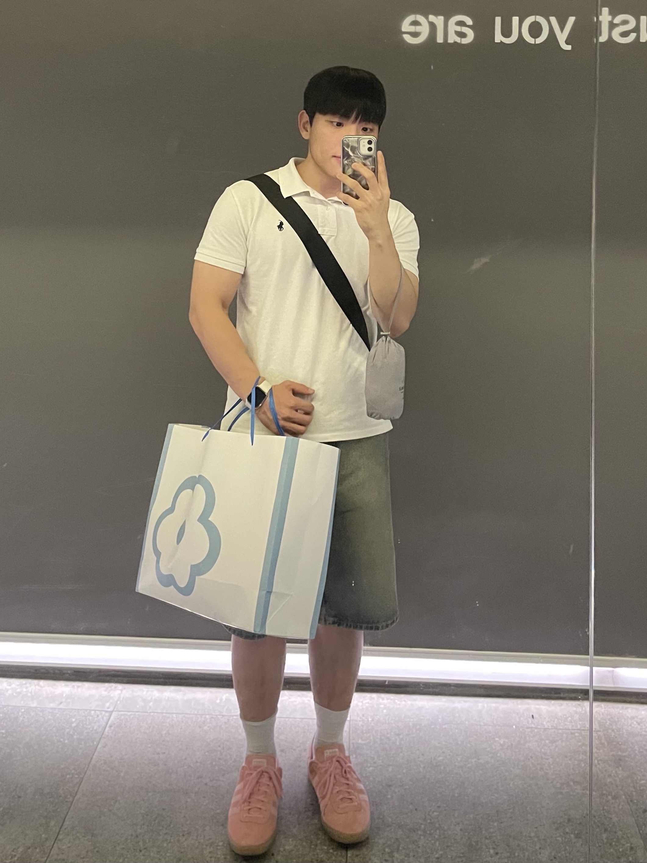 62vfj7gty7 (@su._.gyo) 님의 게시물 | KREAM