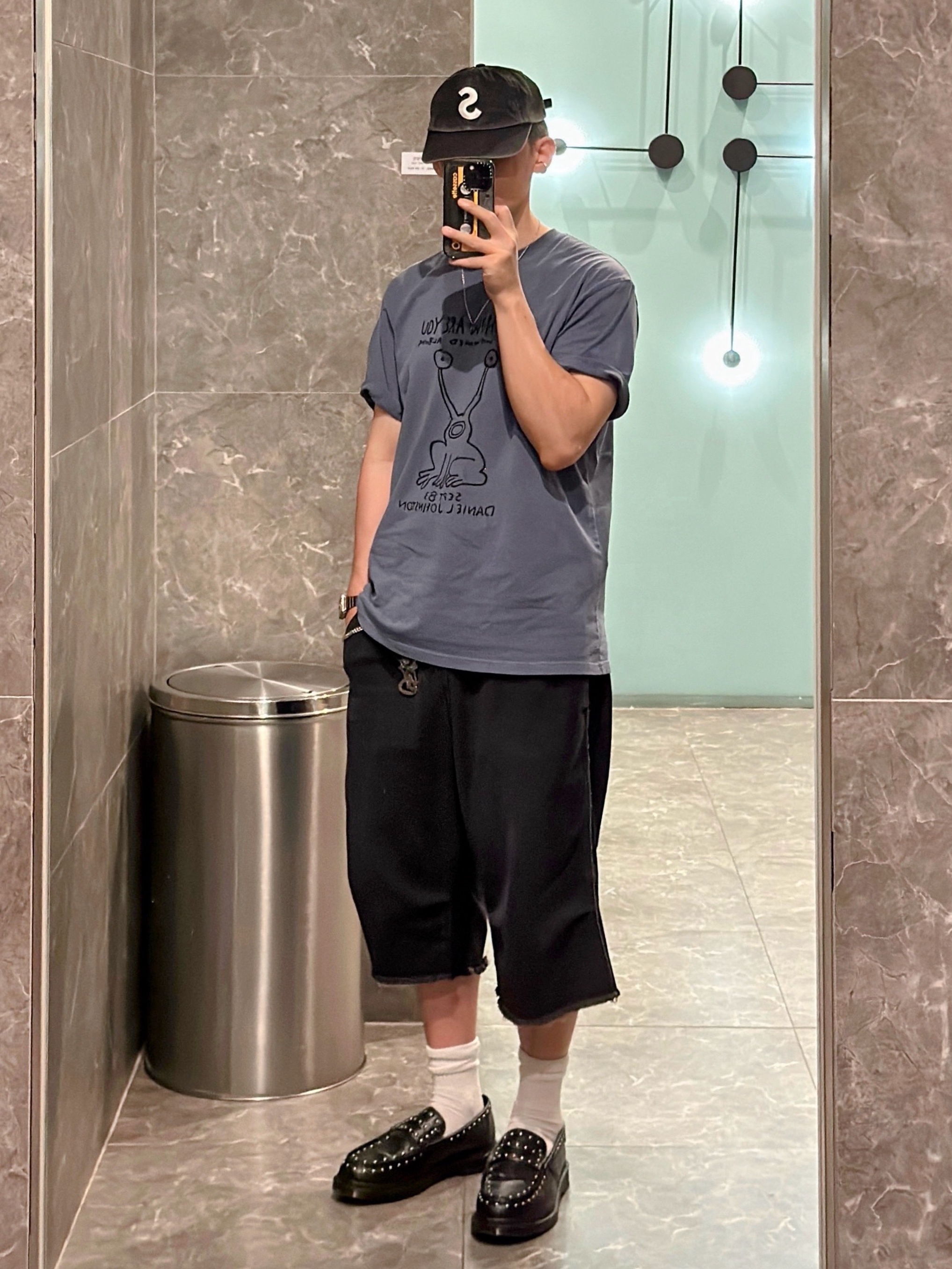 떤 더 (@you_are_so_far) 님의 게시물 | KREAM