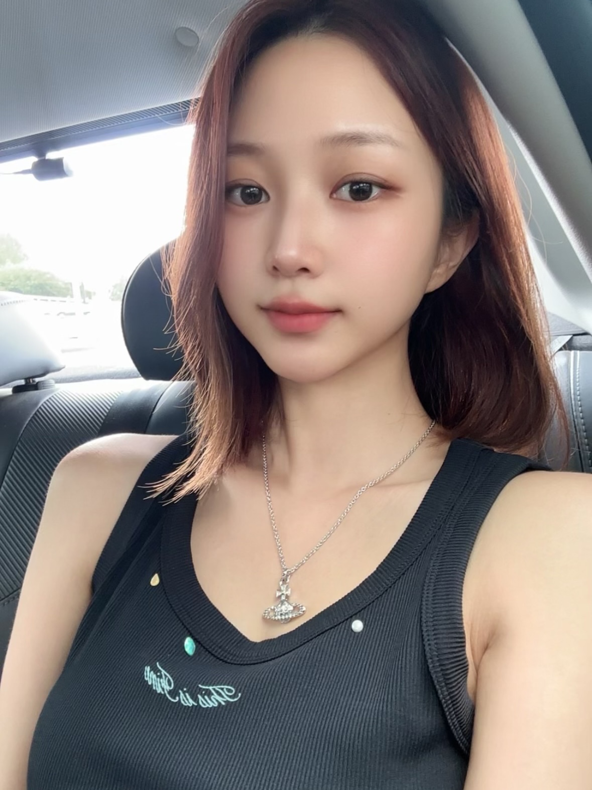 뭐가 달라졌게요? 힌트 옷&머리💎 | KREAM