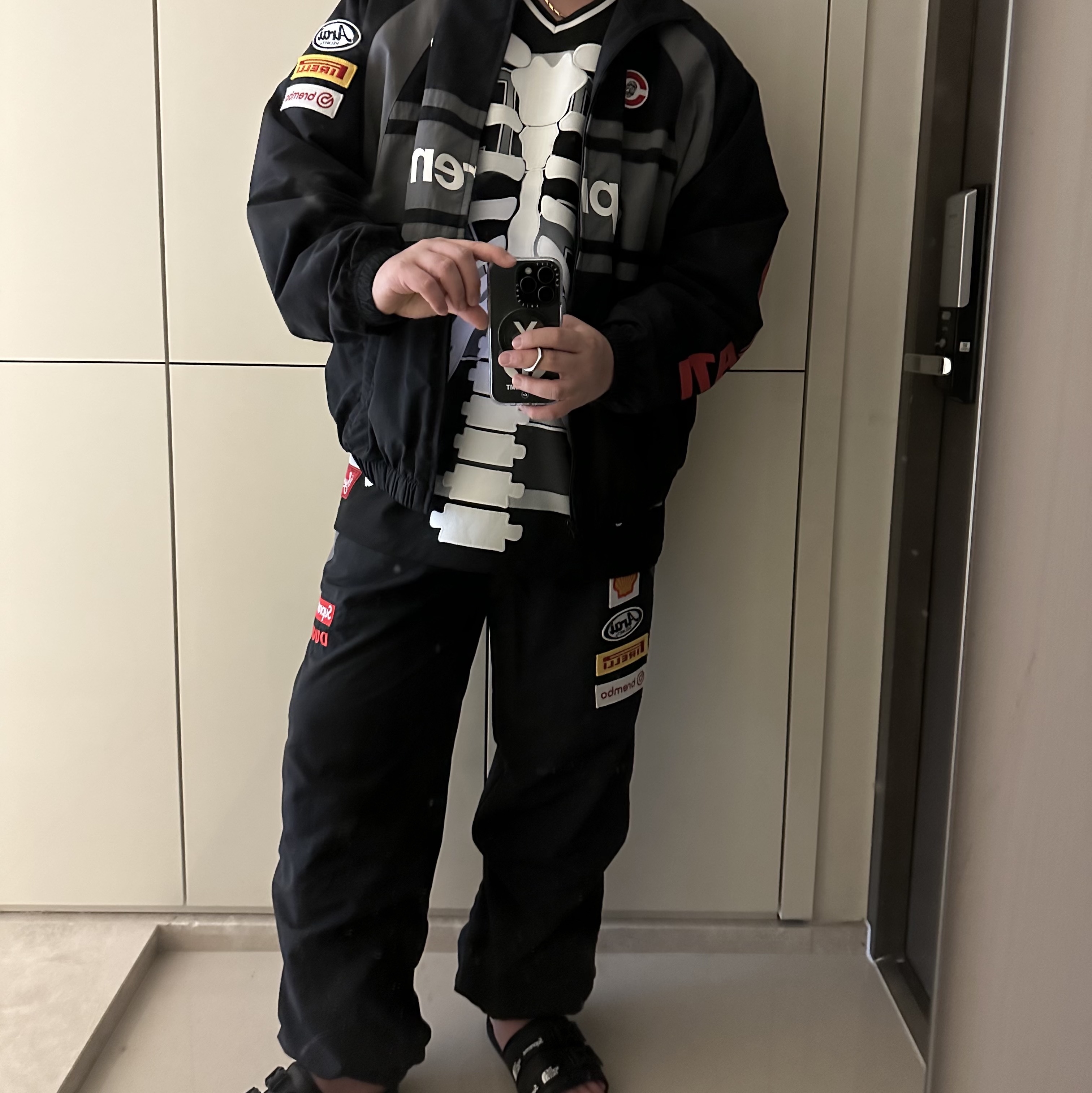 K릴라 (@full_moon.k) 님의 게시물 | KREAM