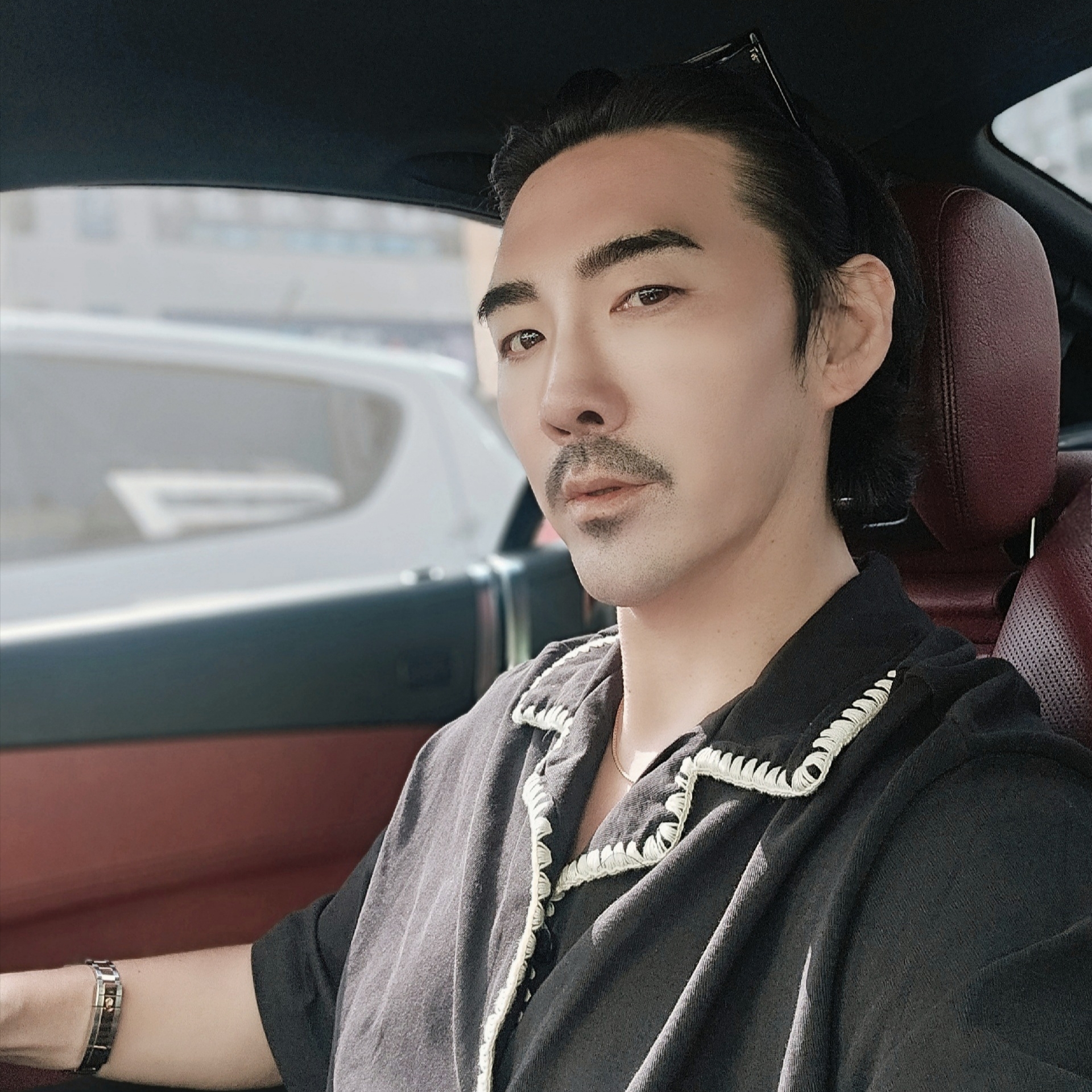 김 현 (@_kim_hyun_) 님의 게시물 | KREAM