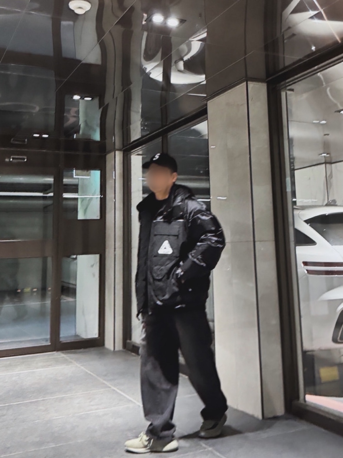 YEEZY 팬클럽 | KREAM