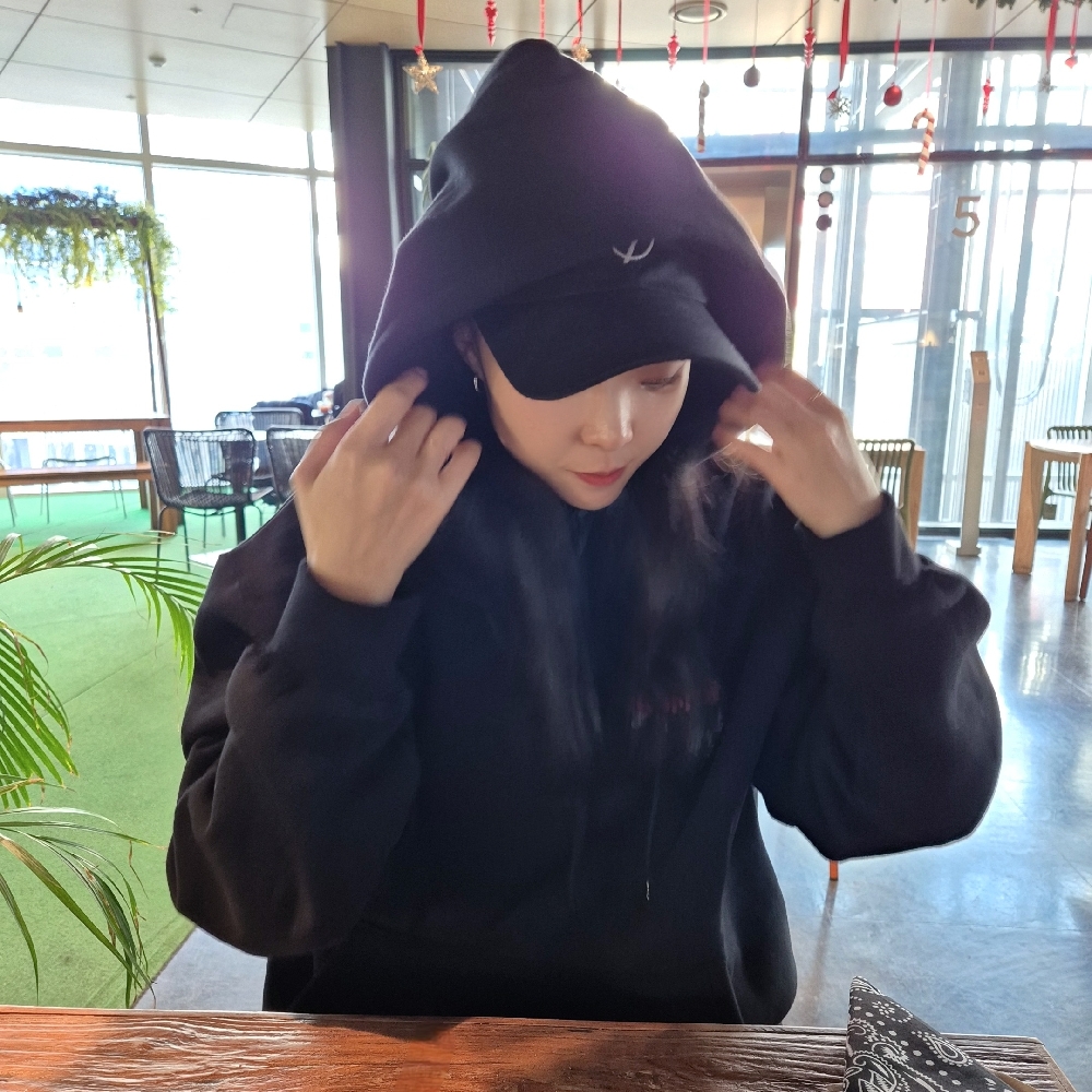 돌고래밥 (@xxx_yoon) 님의 게시물 | KREAM