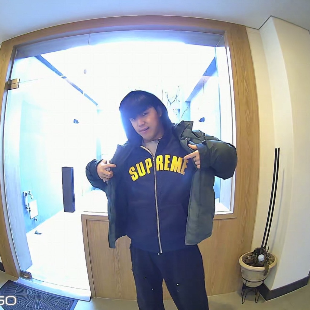 무난한 후드집업 | KREAM