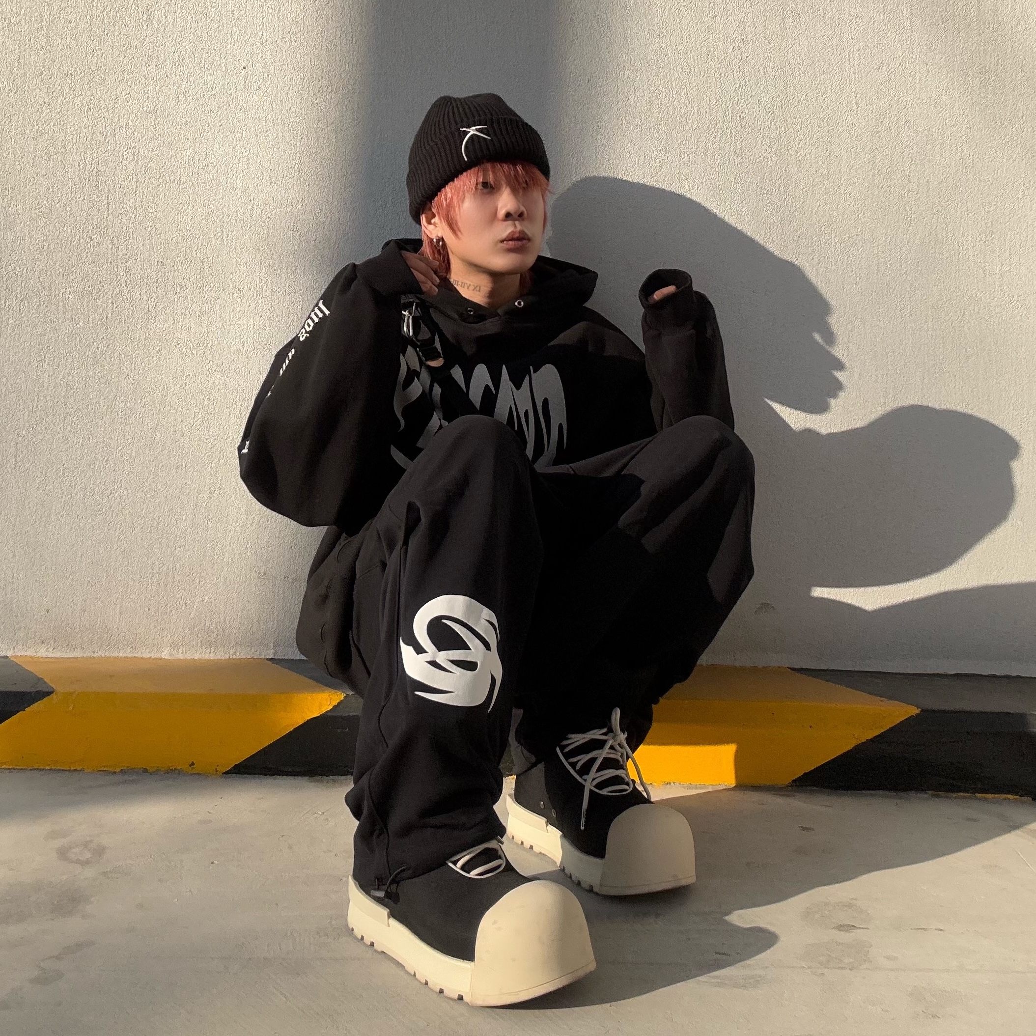 징기 (@jingy) 님의 게시물 | KREAM