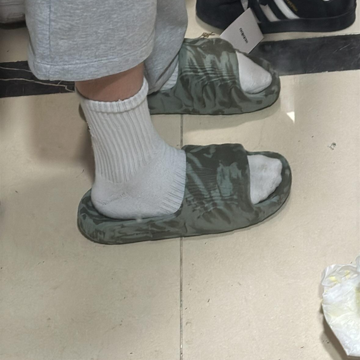 아디다스 아딜렛22 | KREAM