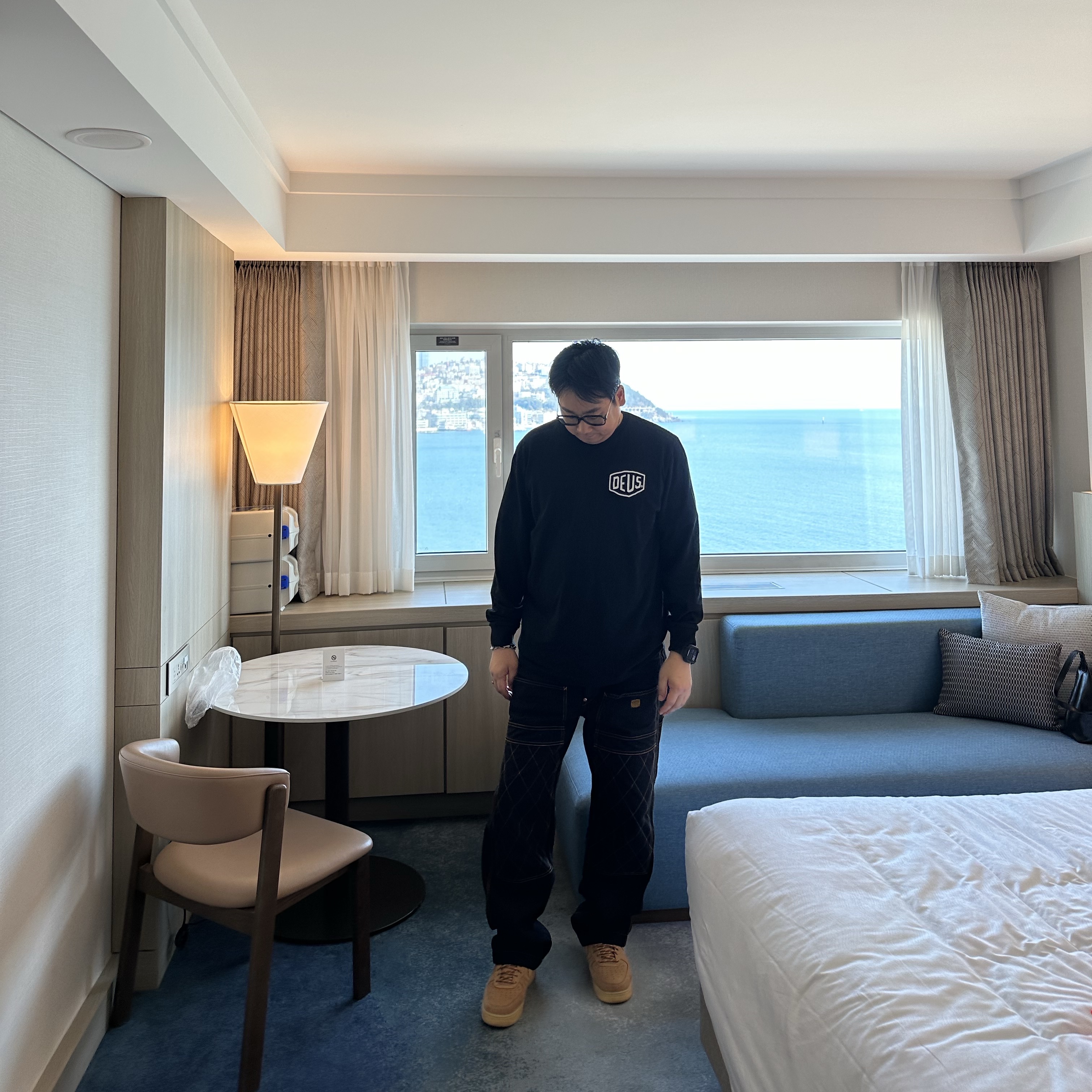 바지 너무 이쁘네 ㅎㅎ | KREAM