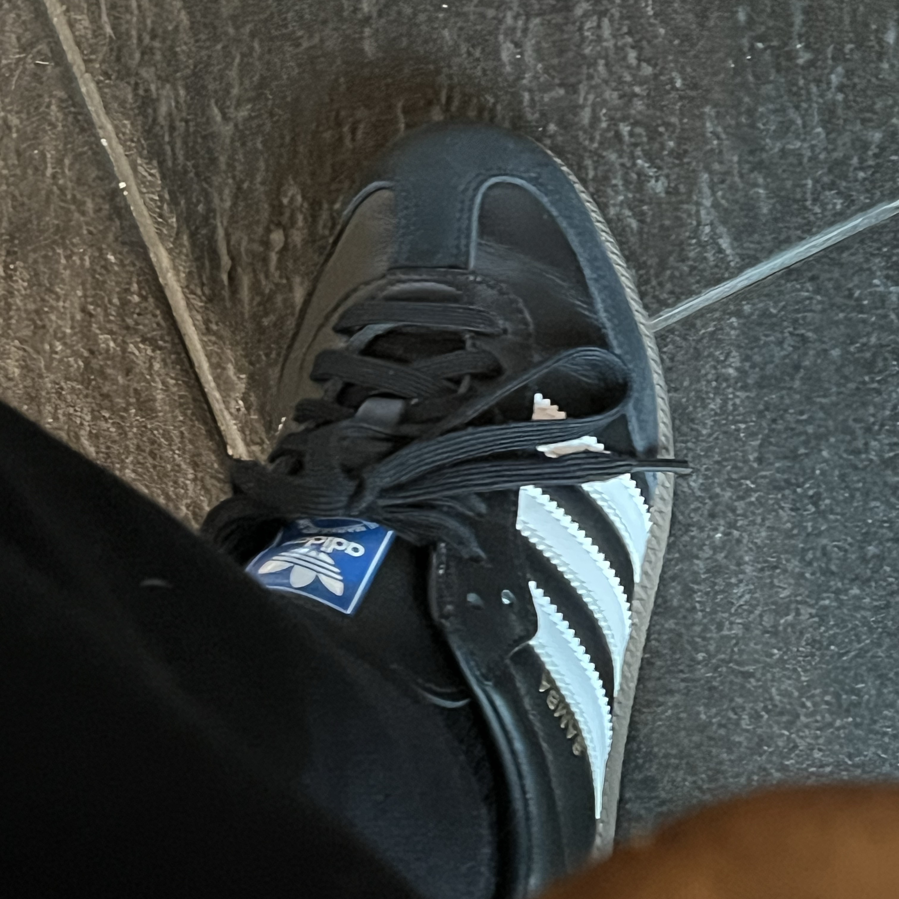 여전히 특별해보이는 클래식 삼바og | KREAM