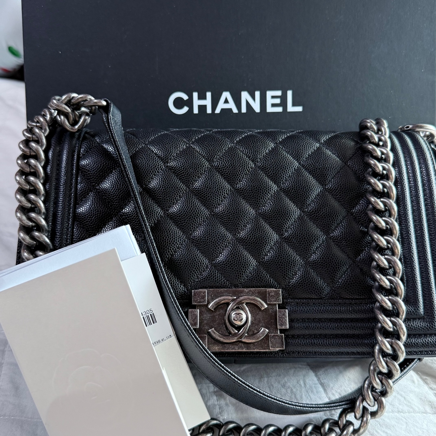 샤넬보이백내장칩 판매금액 700 | KREAM