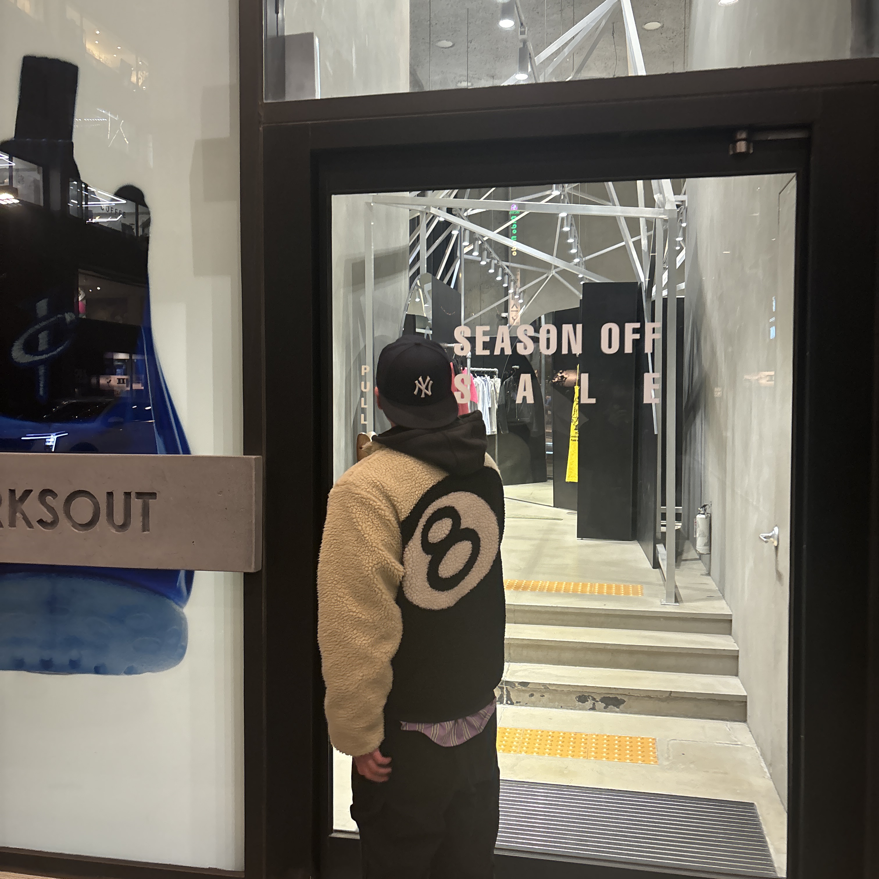 휴일 (@hyuilcigarette) 님의 게시물 | KREAM