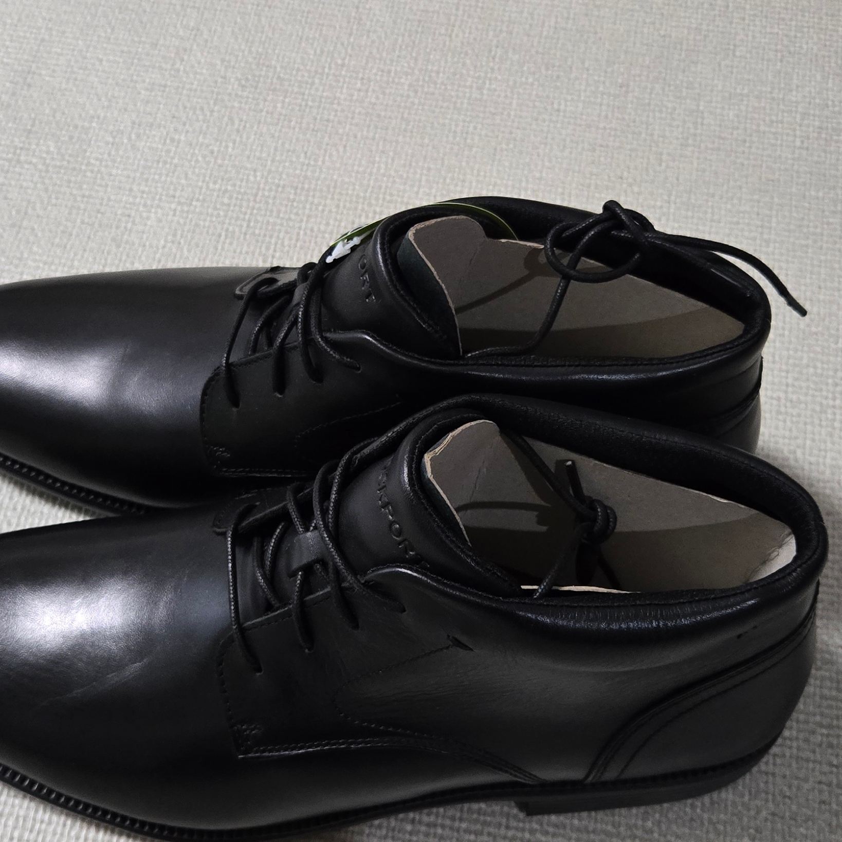 락포트 미드 구두 소가죽 크다 ㅠㅠ | KREAM