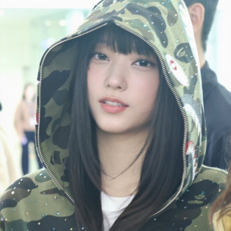 뉴진스 × 베이프 | KREAM