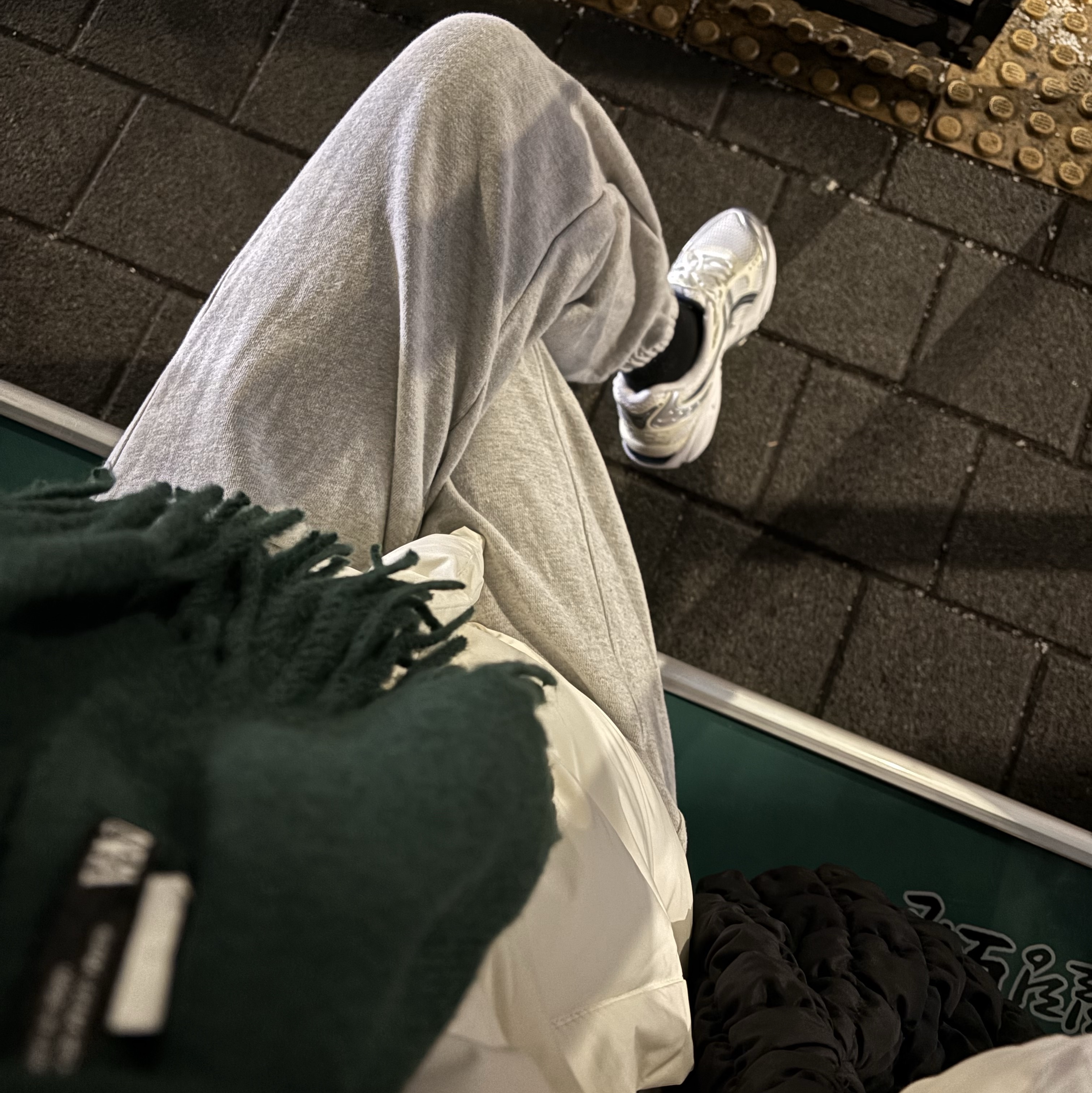 gxnzi (@gxnzi__) 님의 게시물 | KREAM