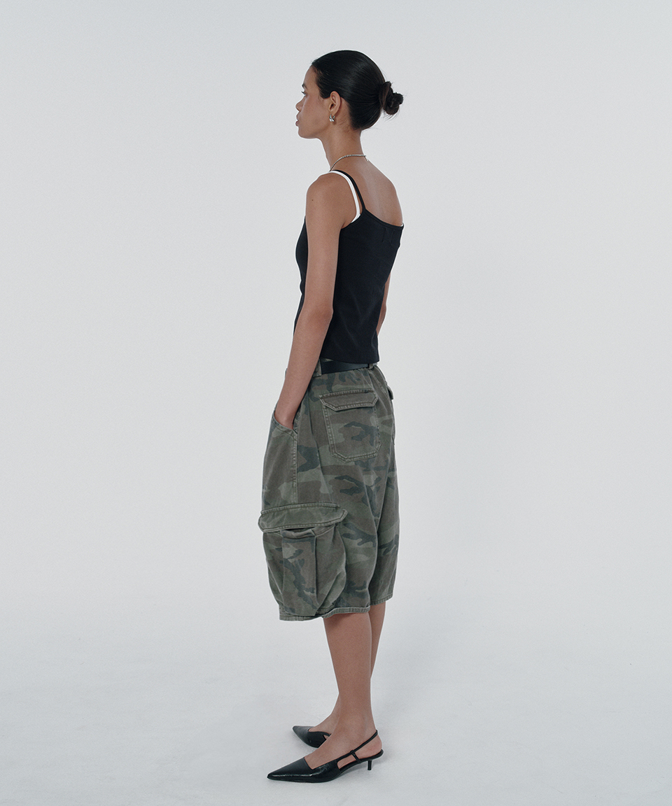 스웨이드 베이직 크롭 슬리브리스 블랙 | Suade | KREAM