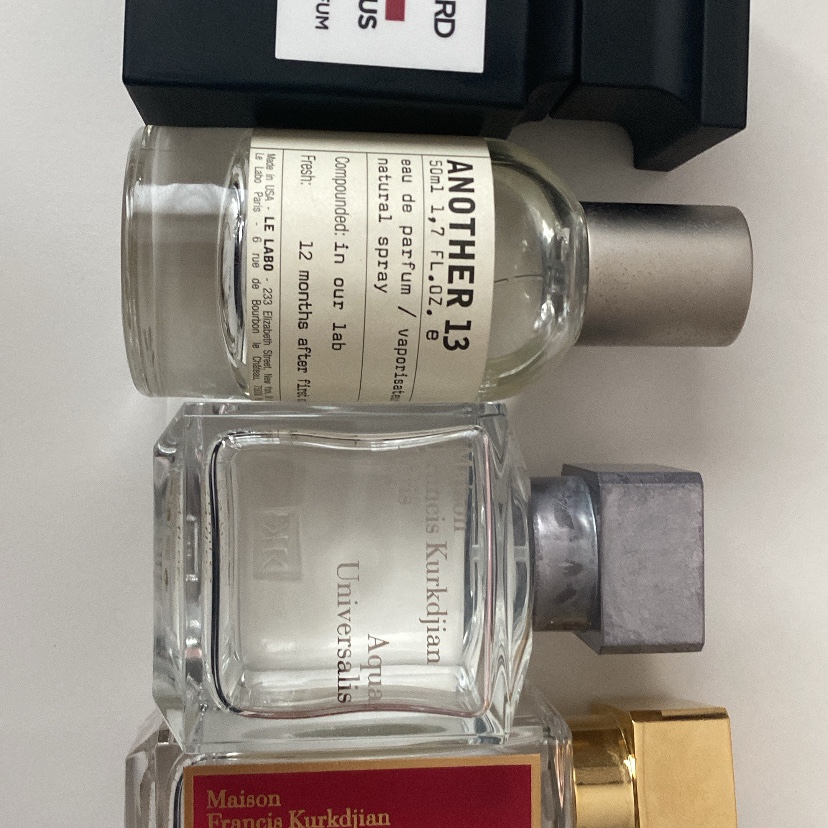 알파메일 필수품 | KREAM