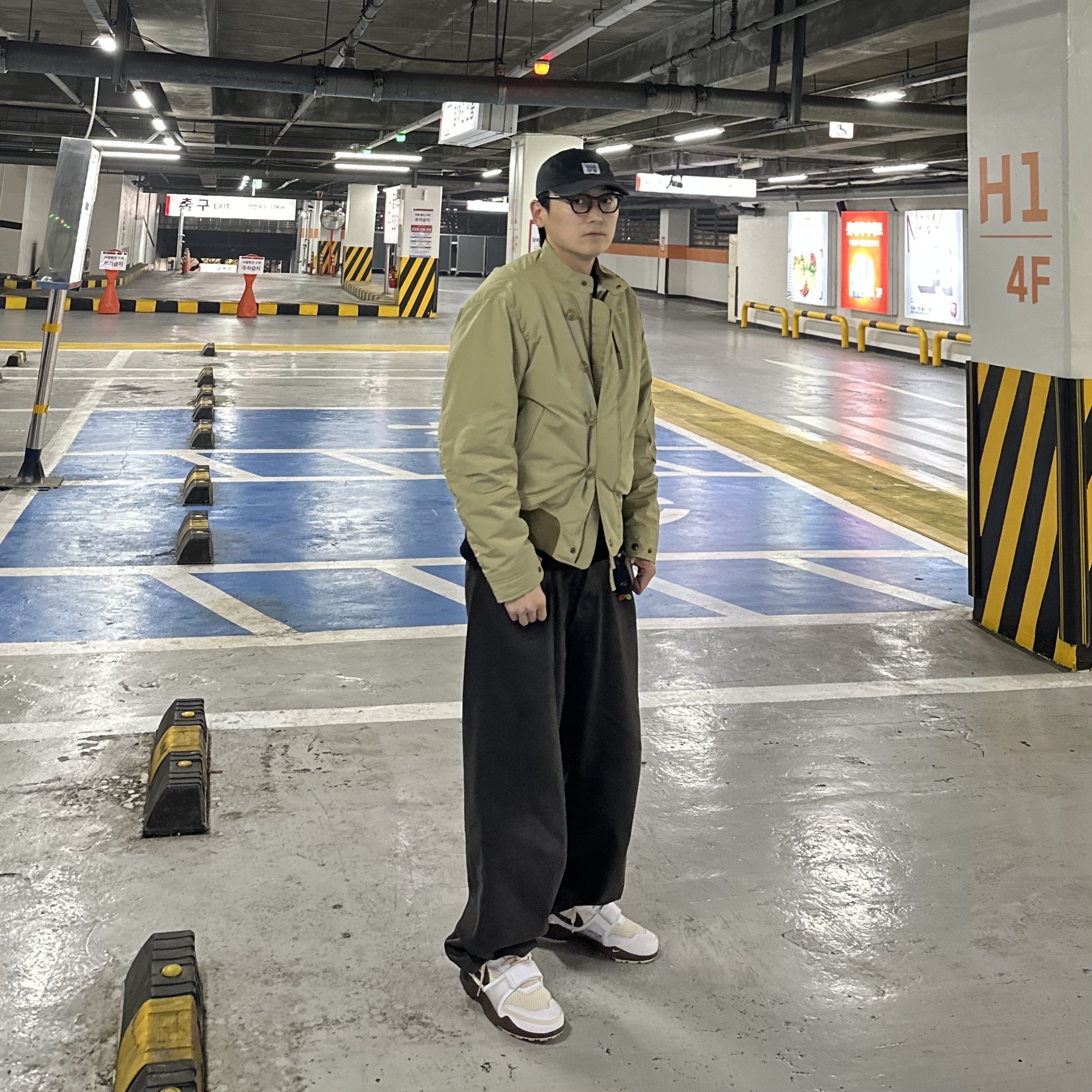 장롱이 (@_zanglong) 님의 게시물 | KREAM