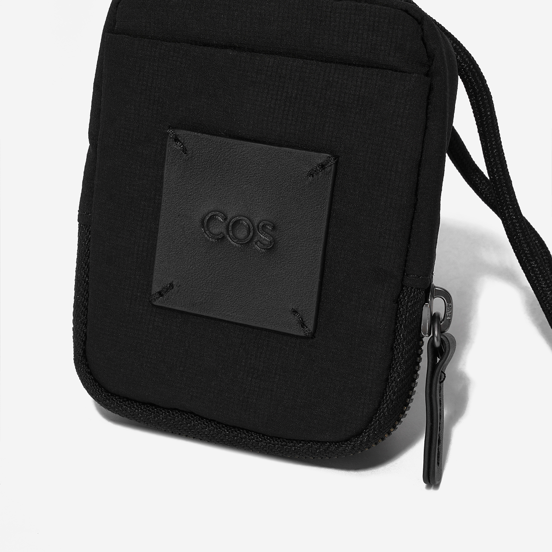 코스 미니 크로스바디 파우치 나일론 블랙 | COS | KREAM