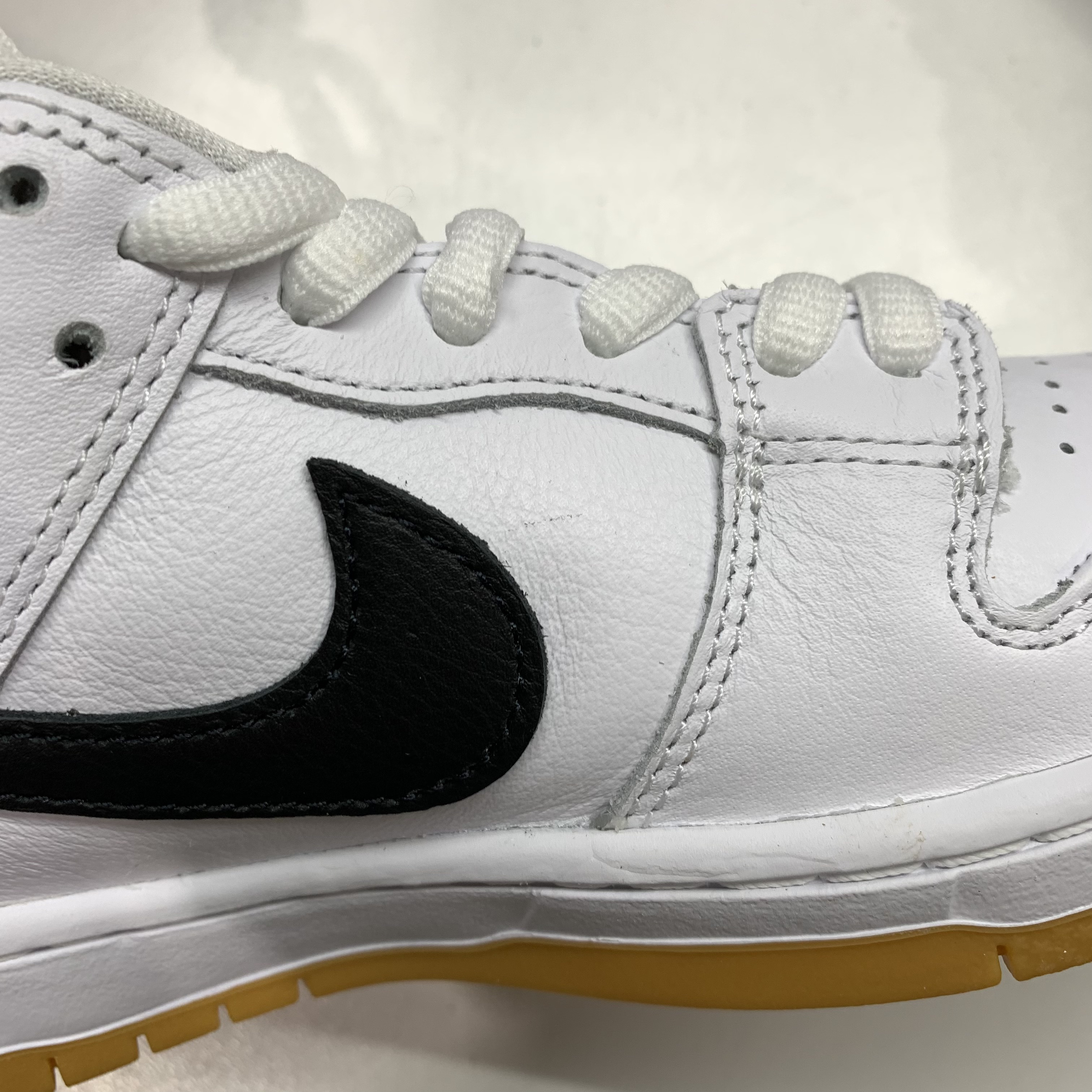 나이키 SB 덩크 로우 프로 화이트 앤 검 라이트 브라운 | KREAM