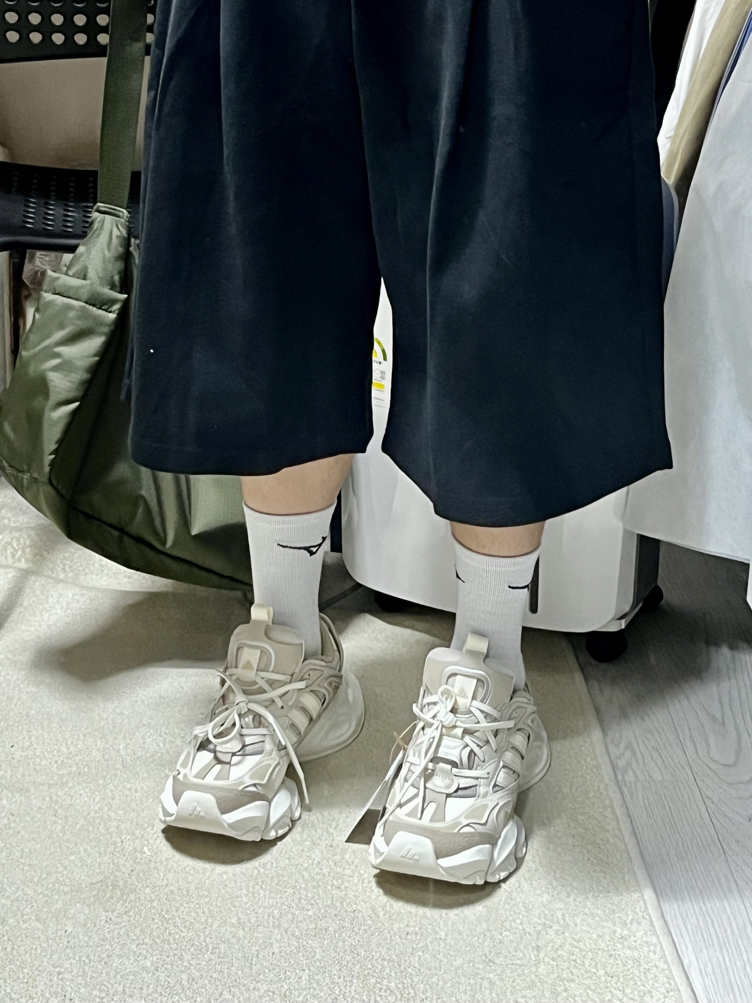 발렌 트랙 맛 아디다스 XLG 러너 | KREAM