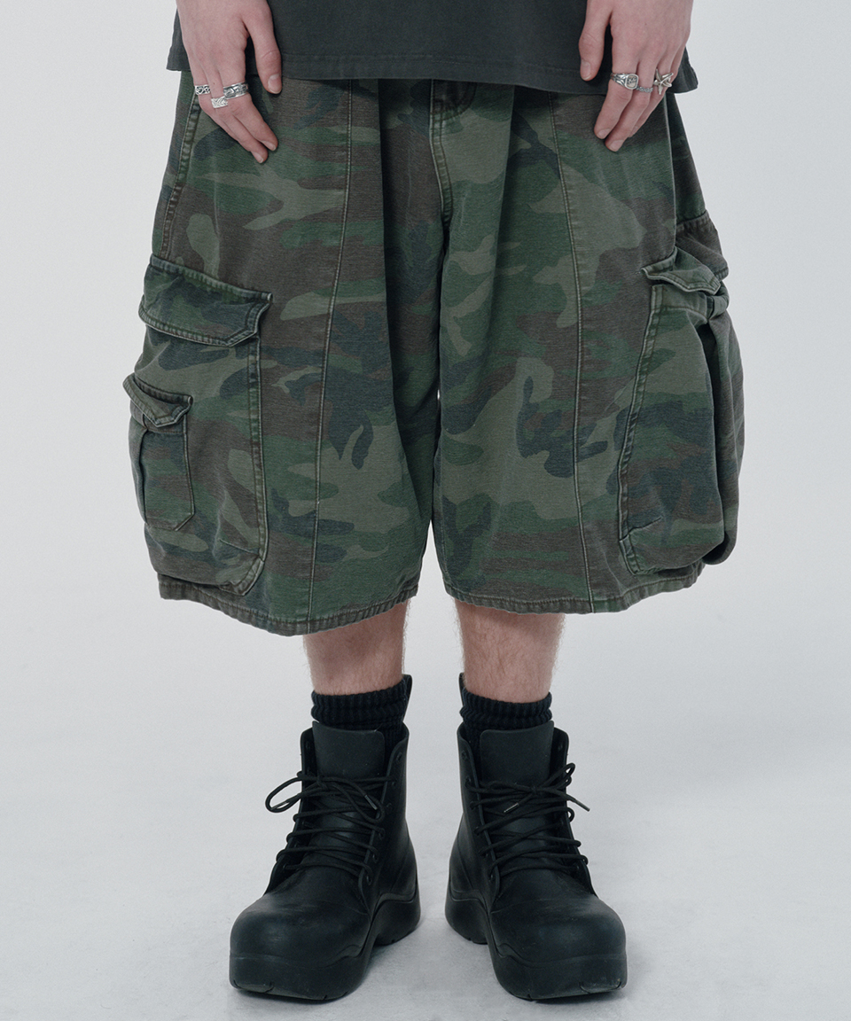 스웨이드 와이드 카고 쇼츠 그린 카모 | Suade | KREAM