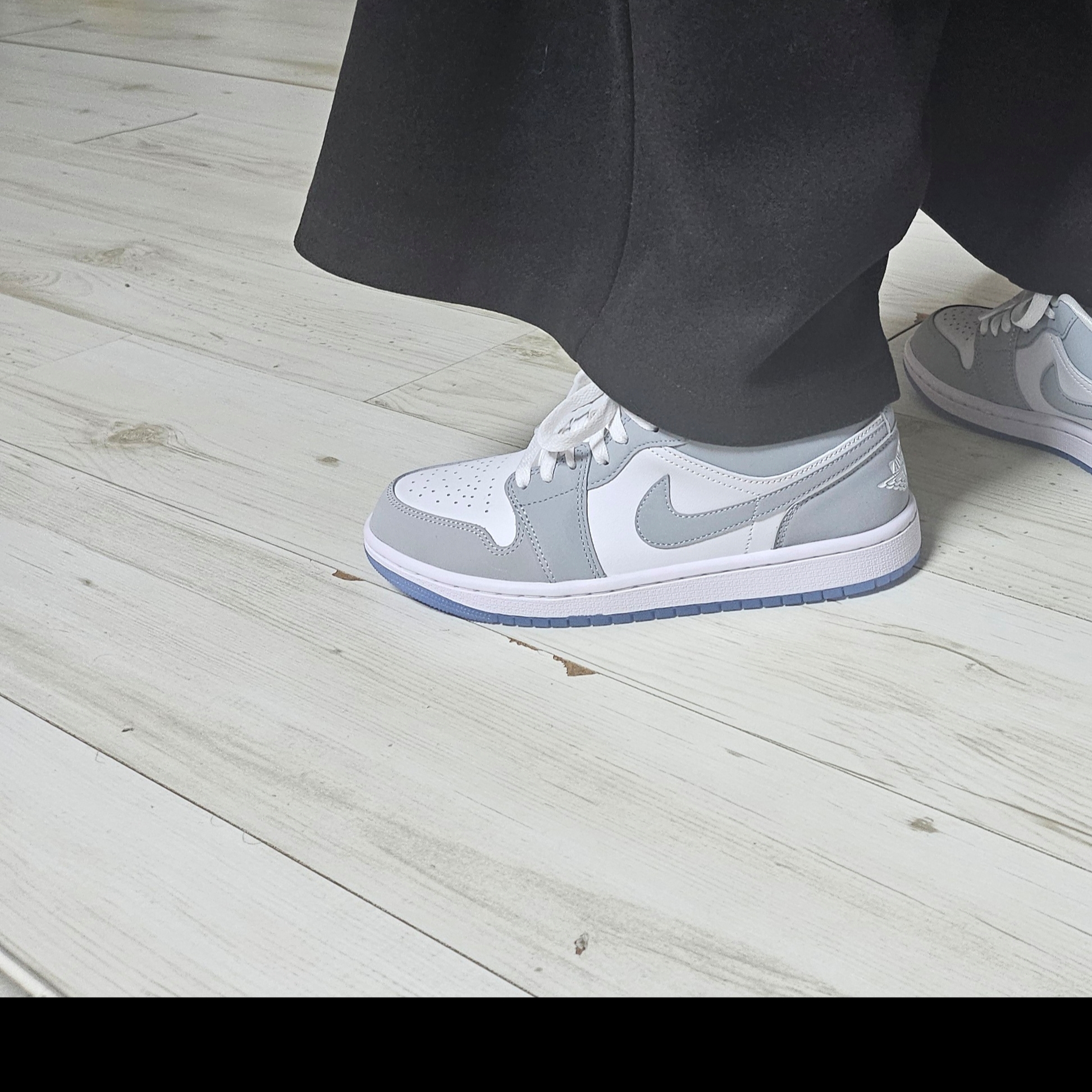 와이프조공용 울프그레이~ | KREAM