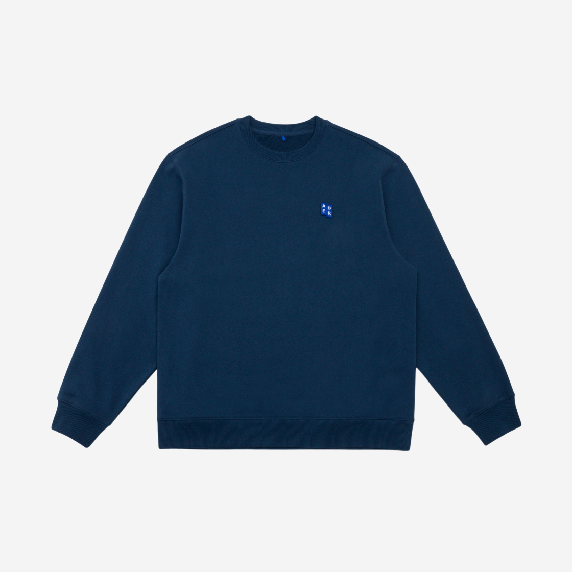 아더에러 시그니피컨트 TRS 태그 스웨트셔츠 01 네이비 | KREAM