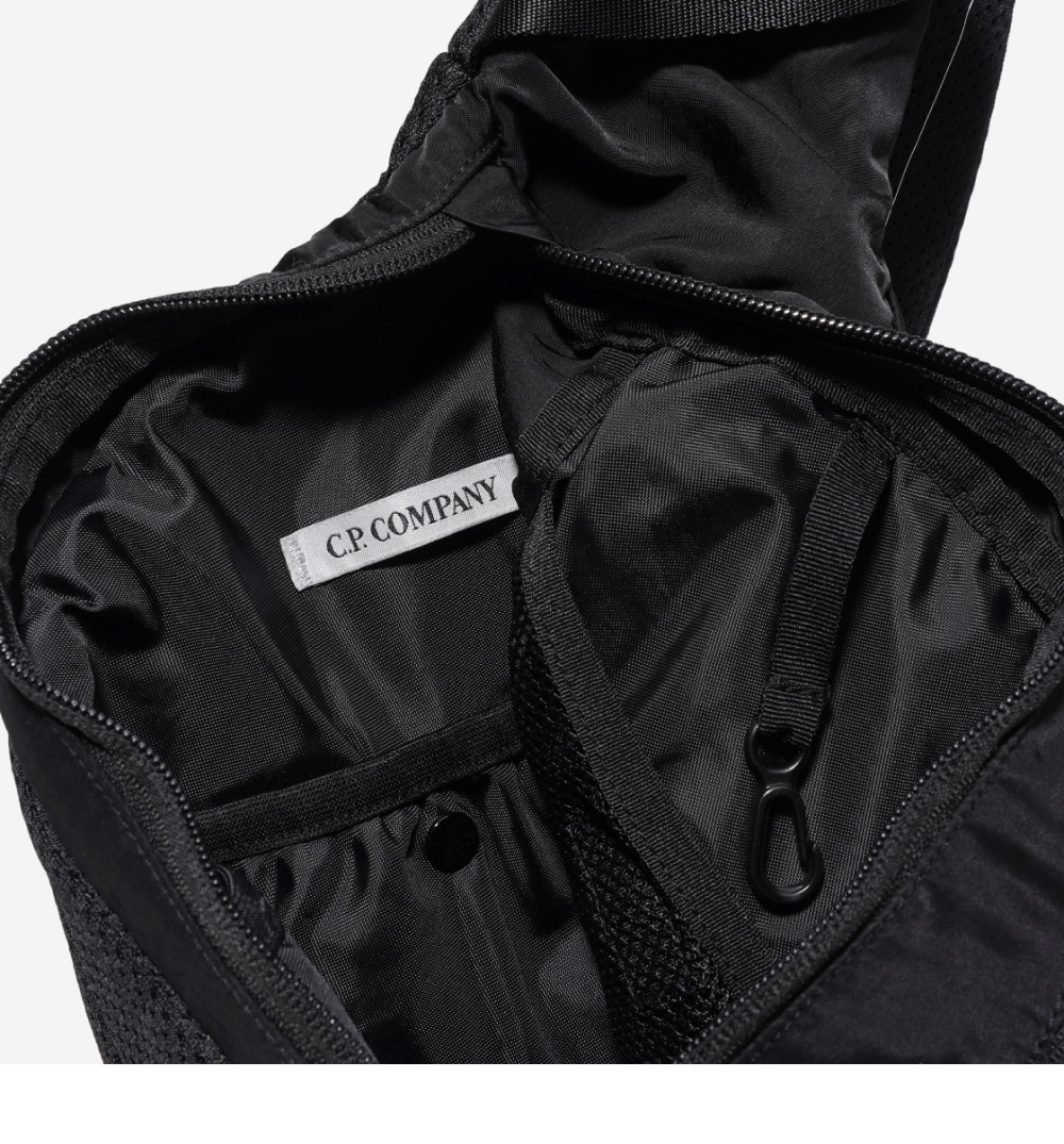 C.P. 컴퍼니 나일론 B 크로스바디 럭색 블랙 - 24FW | C.P. Company | KREAM