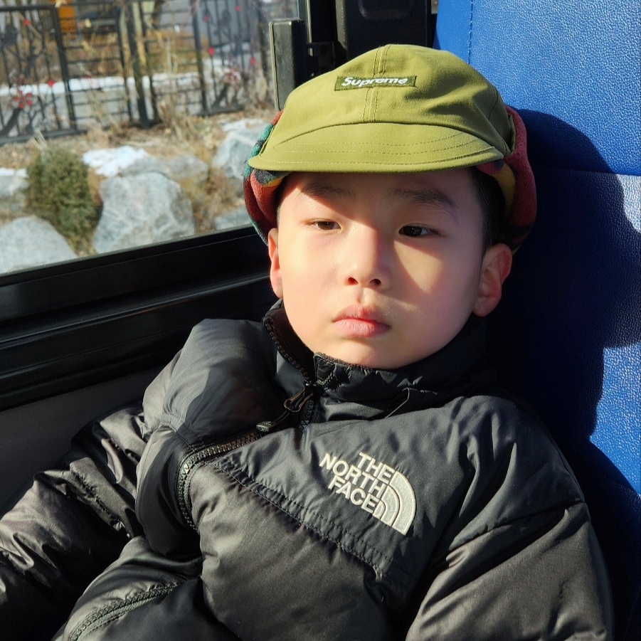 또또 (@ttotto) 님의 게시물 | KREAM