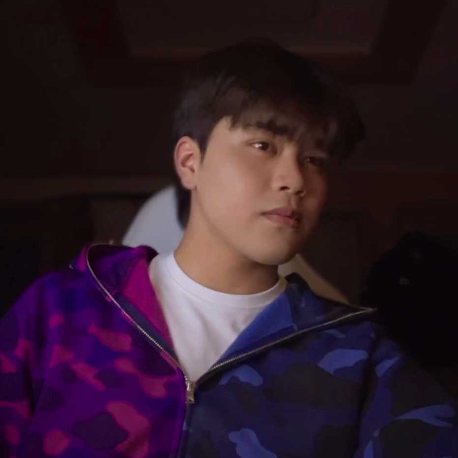 𝐵𝐴𝑃𝐸 𝑆ℎ𝑎𝑟𝑘 𝐹𝑧 𝐻𝑜𝑜𝑑𝑖𝑒 | KREAM