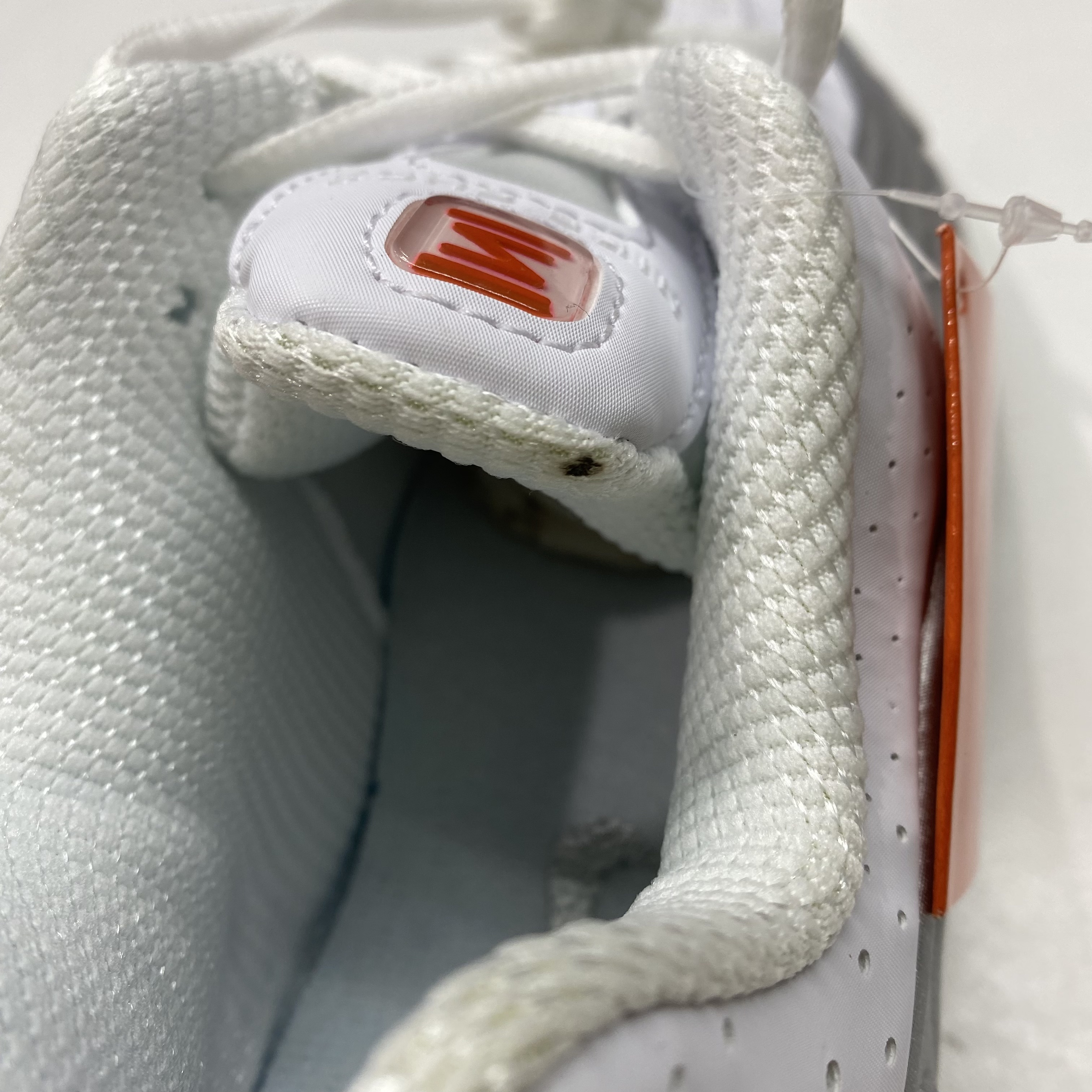 (W) 나이키 샥스 R4 화이트 메탈릭 실버 | KREAM