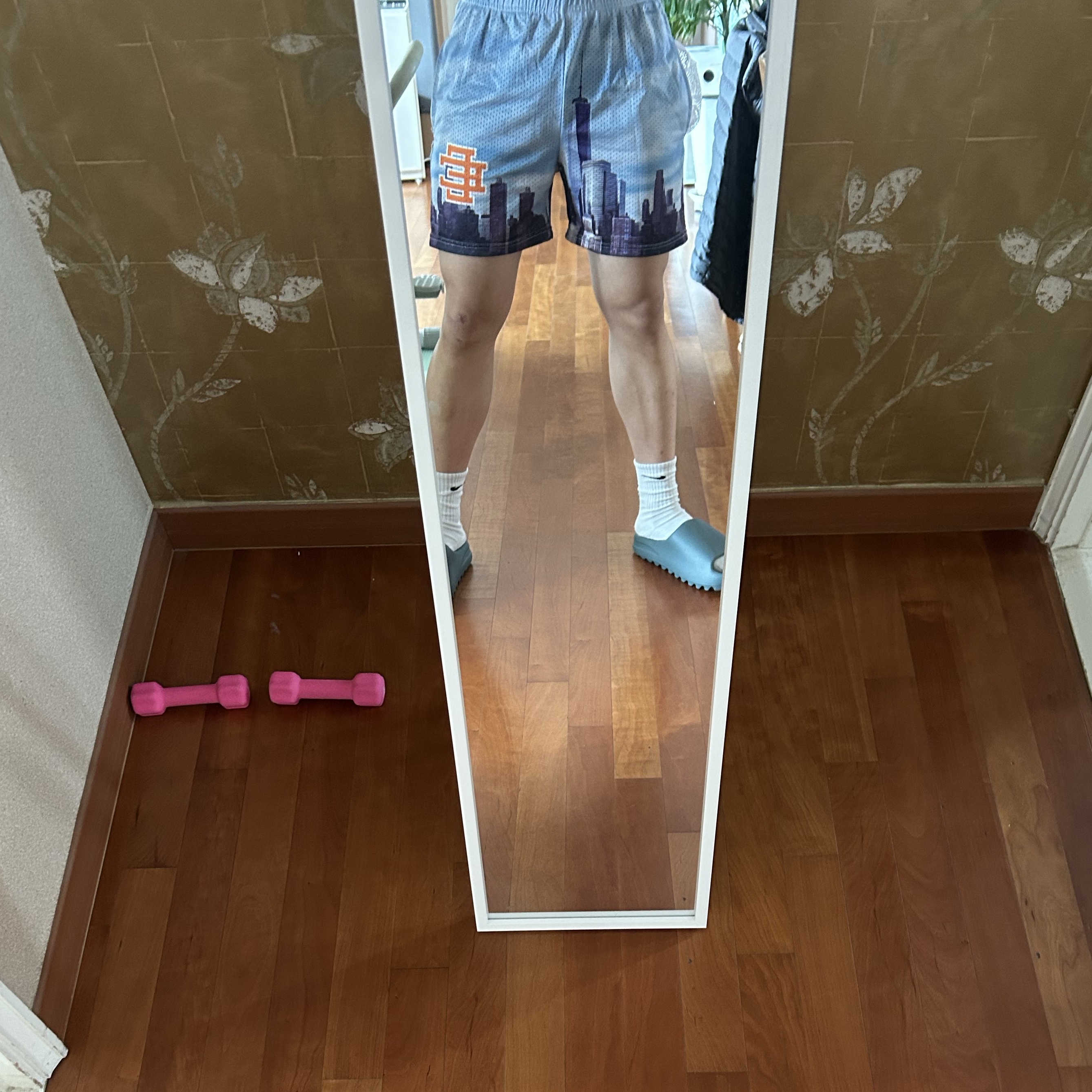 Feel like im (….) | KREAM