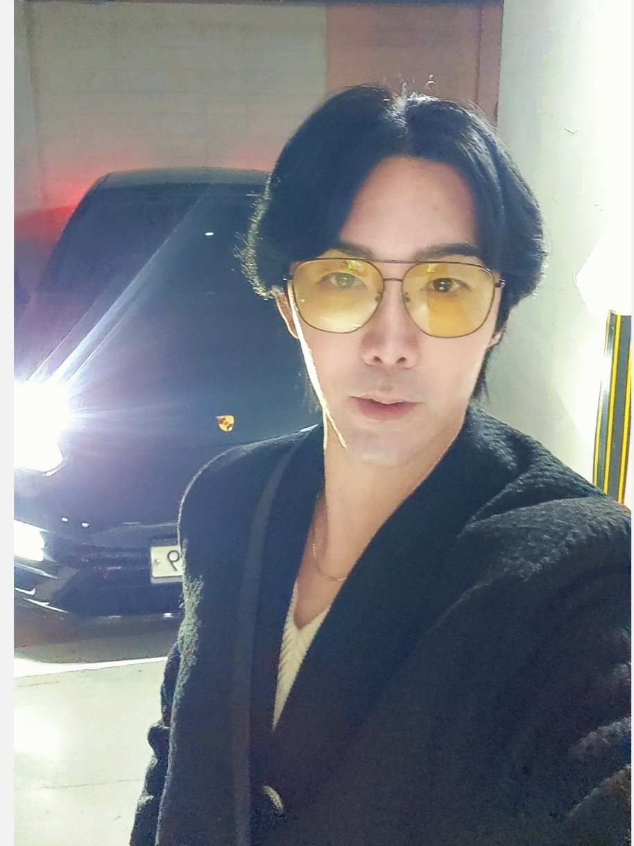 김 현 (@_kim_hyun_) 님의 게시물 | KREAM