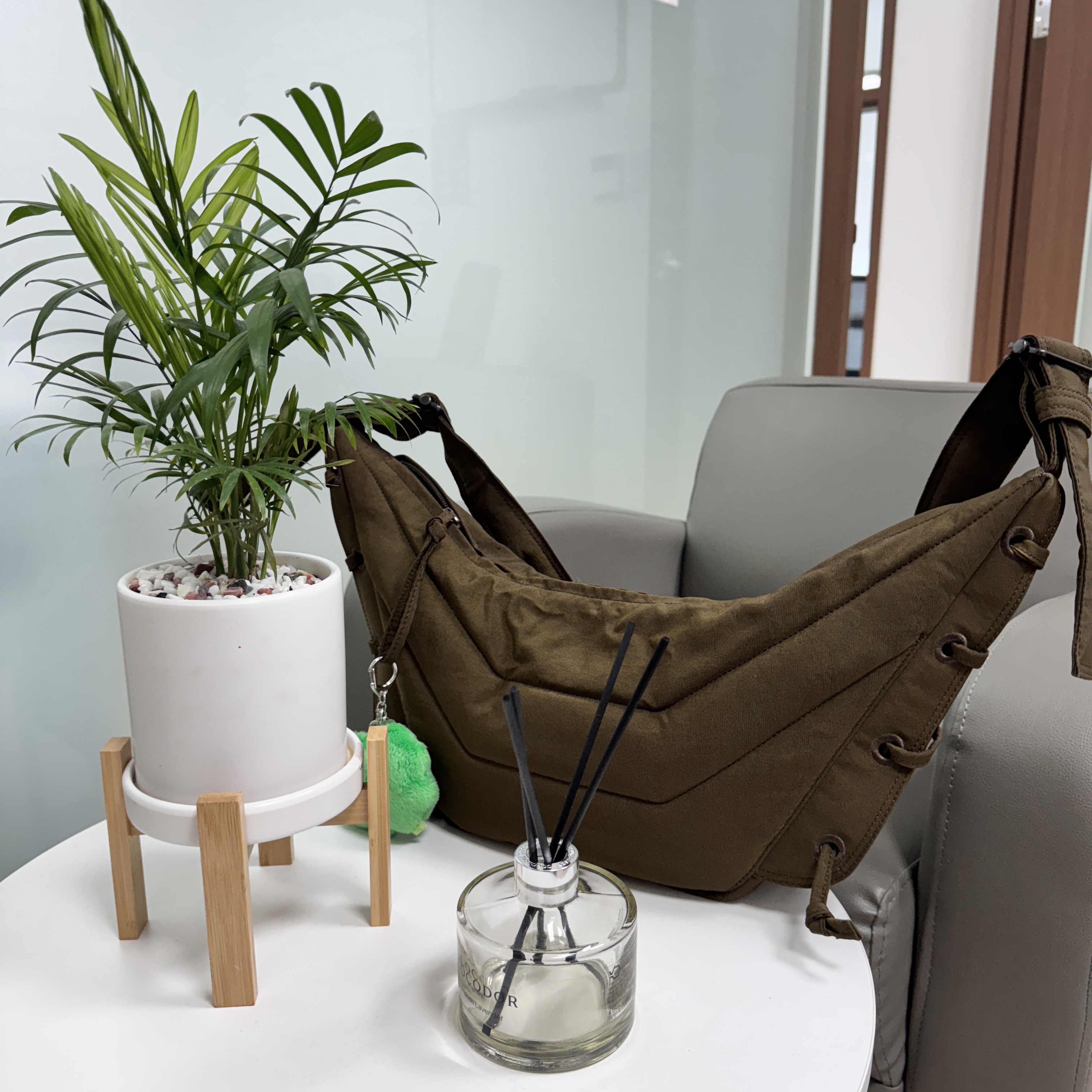 봄내음나는 르메르 #직장인캐주얼백 | KREAM