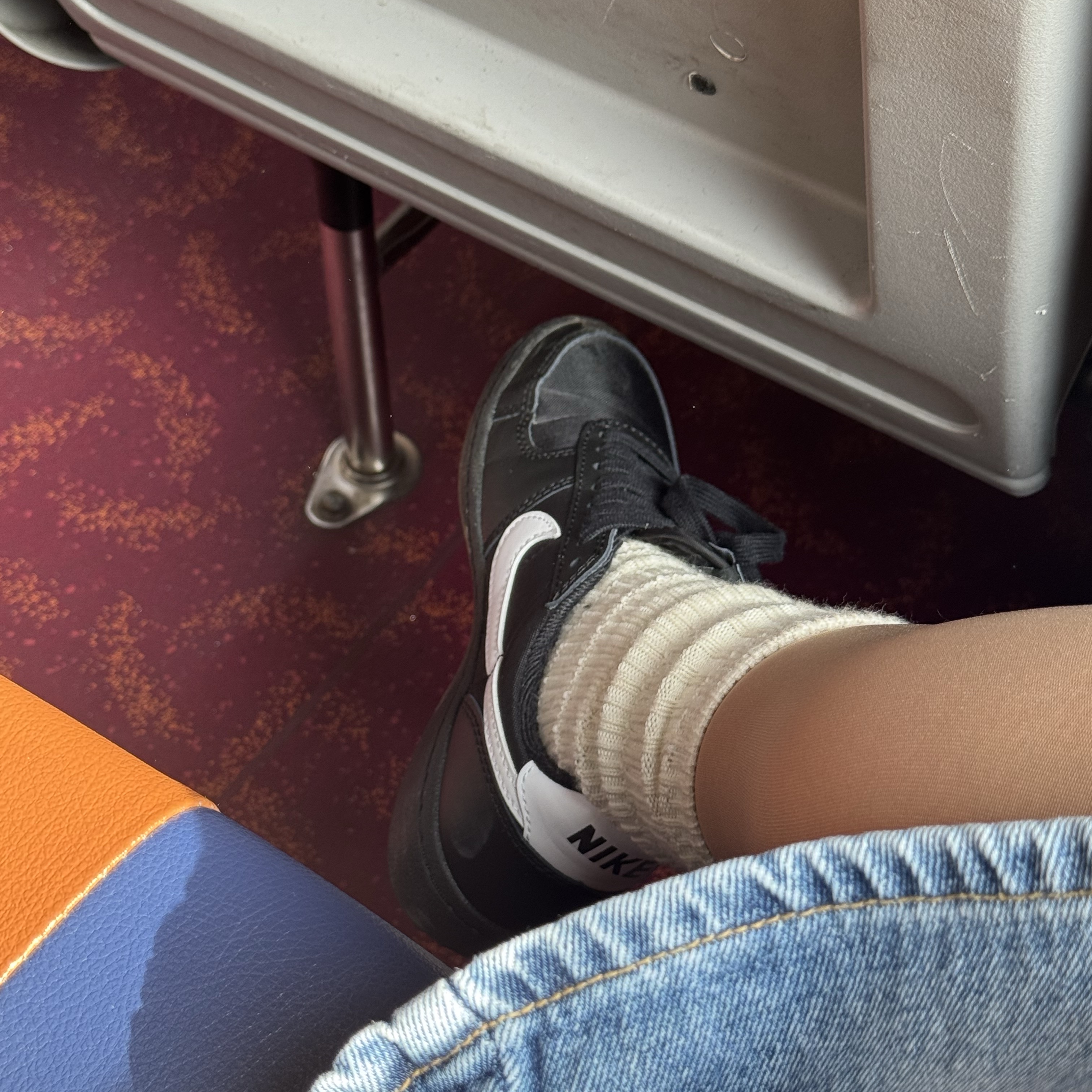 주름은 흐린눈 | KREAM