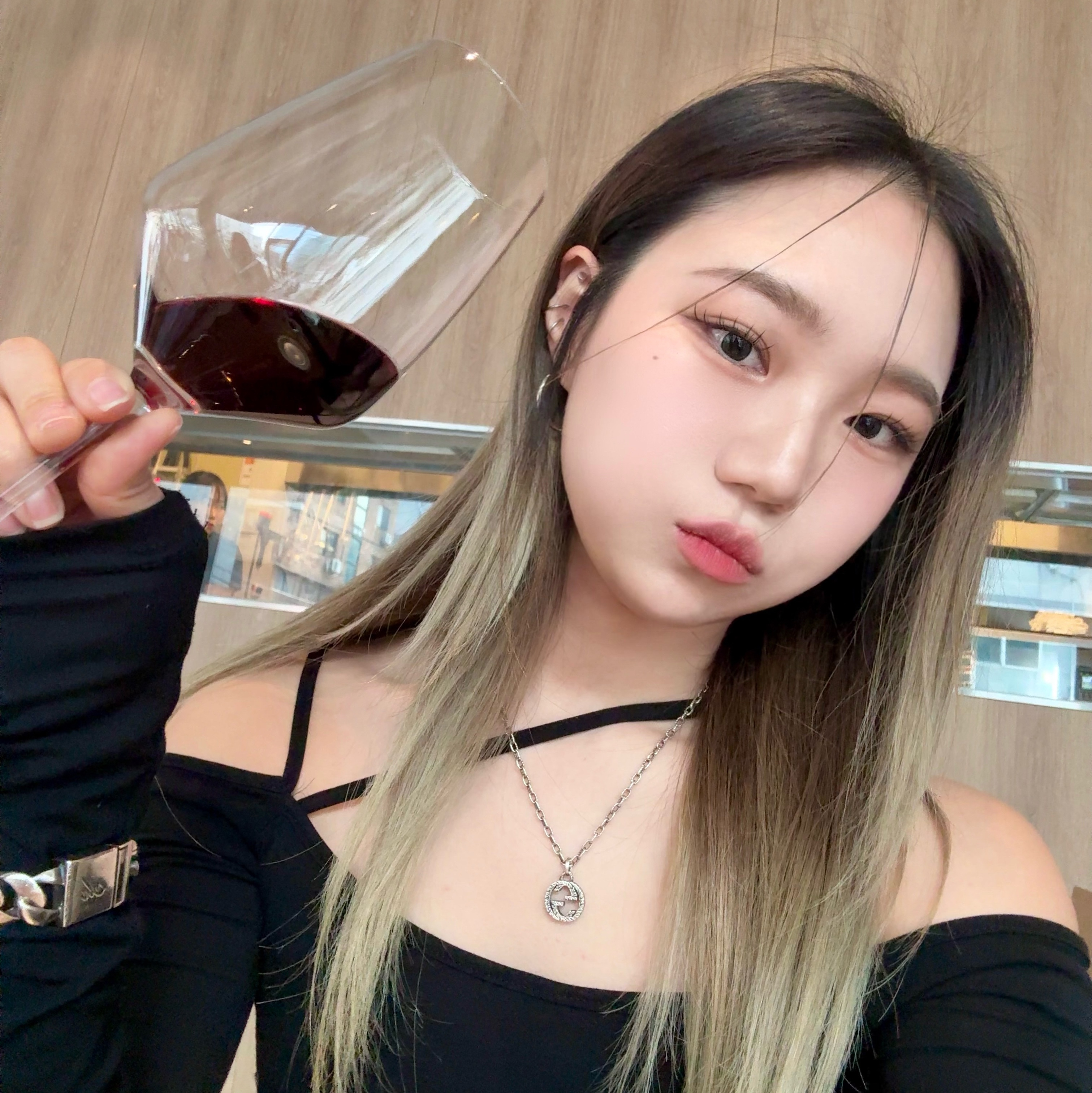 두나 (@_d2_n4) 님의 게시물 | KREAM