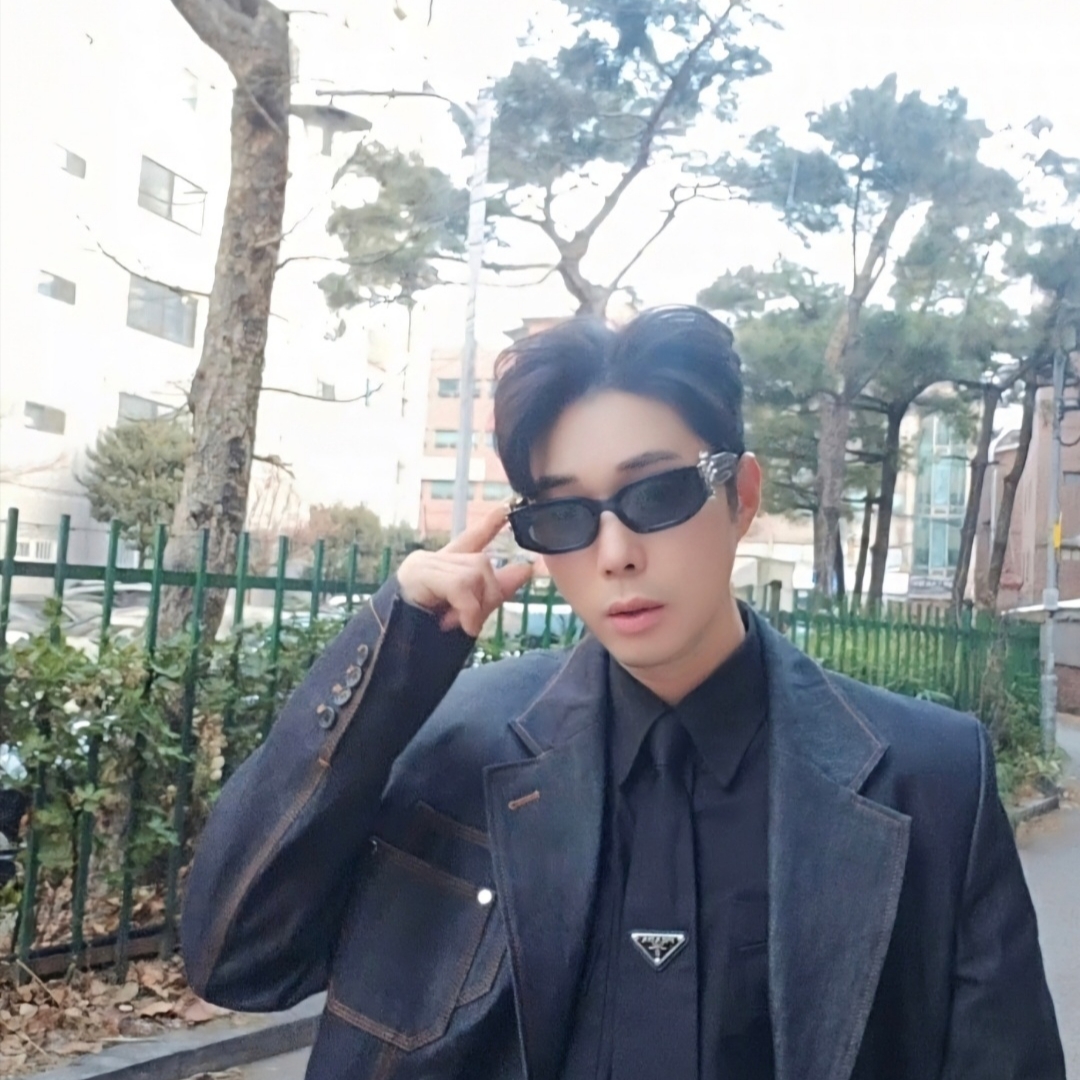 현종 (@hyun_iong1980) 님의 게시물 | KREAM