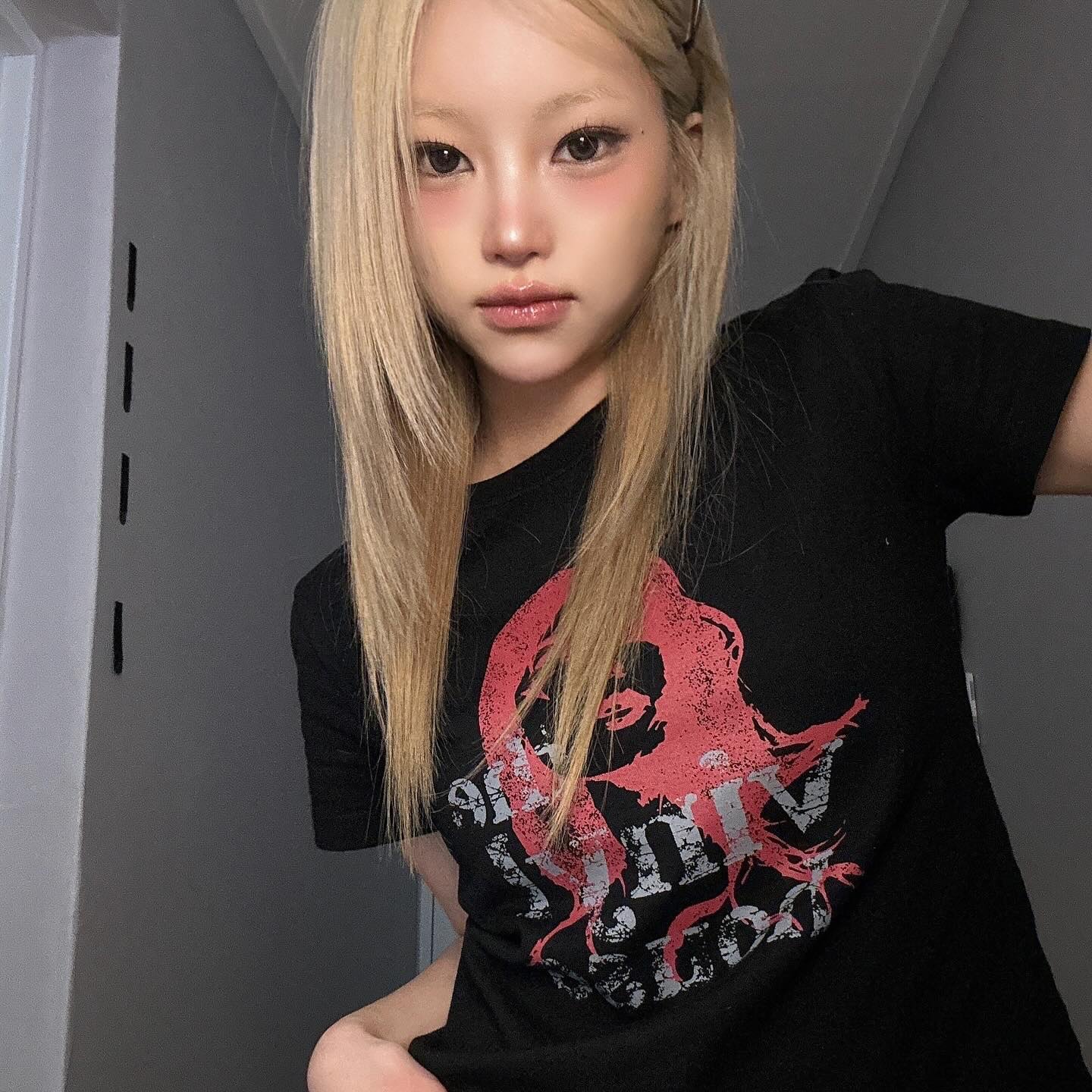 VINTAGE WOMEN TEE🖤 | KREAM