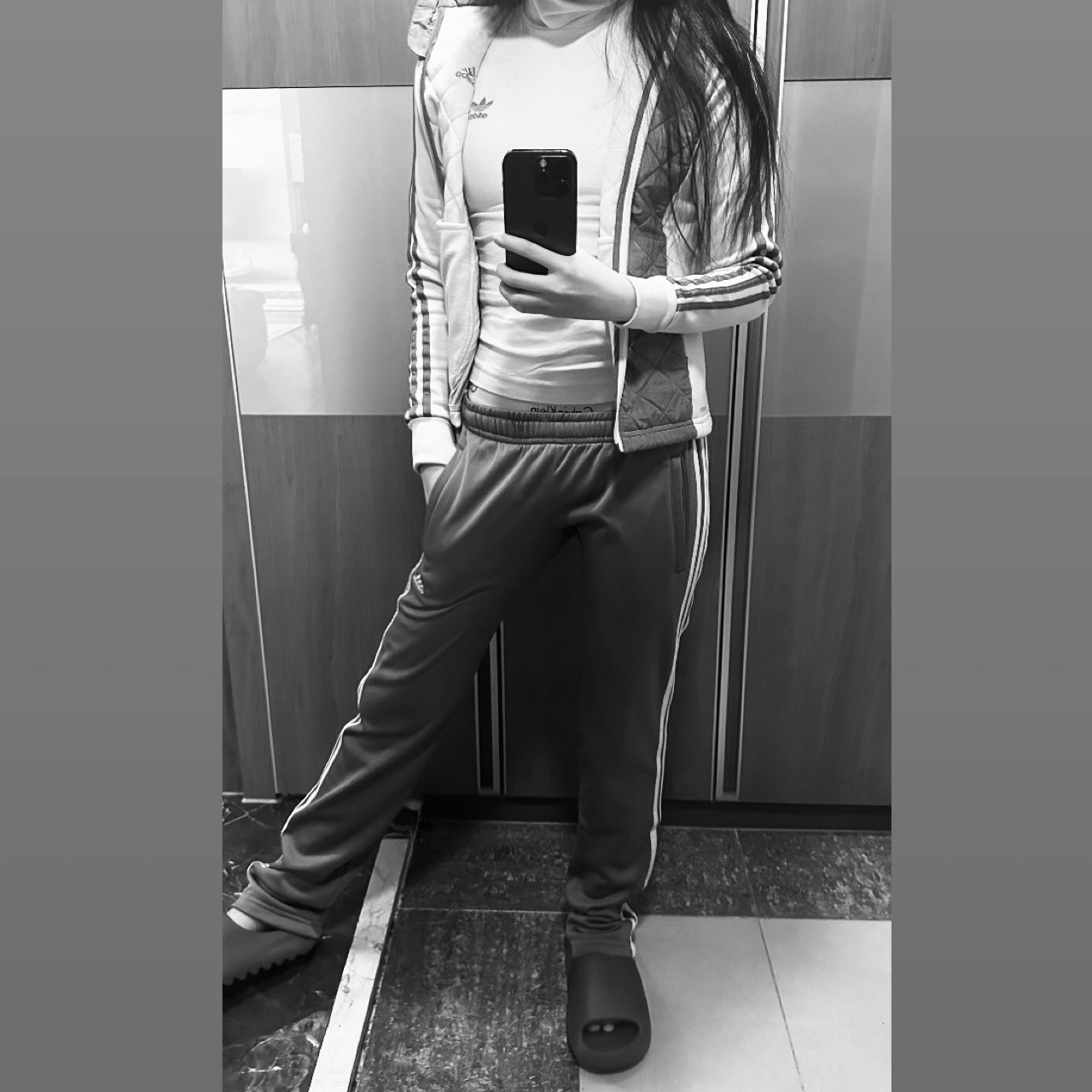 (@ffzzhe) 님의 게시물 | KREAM