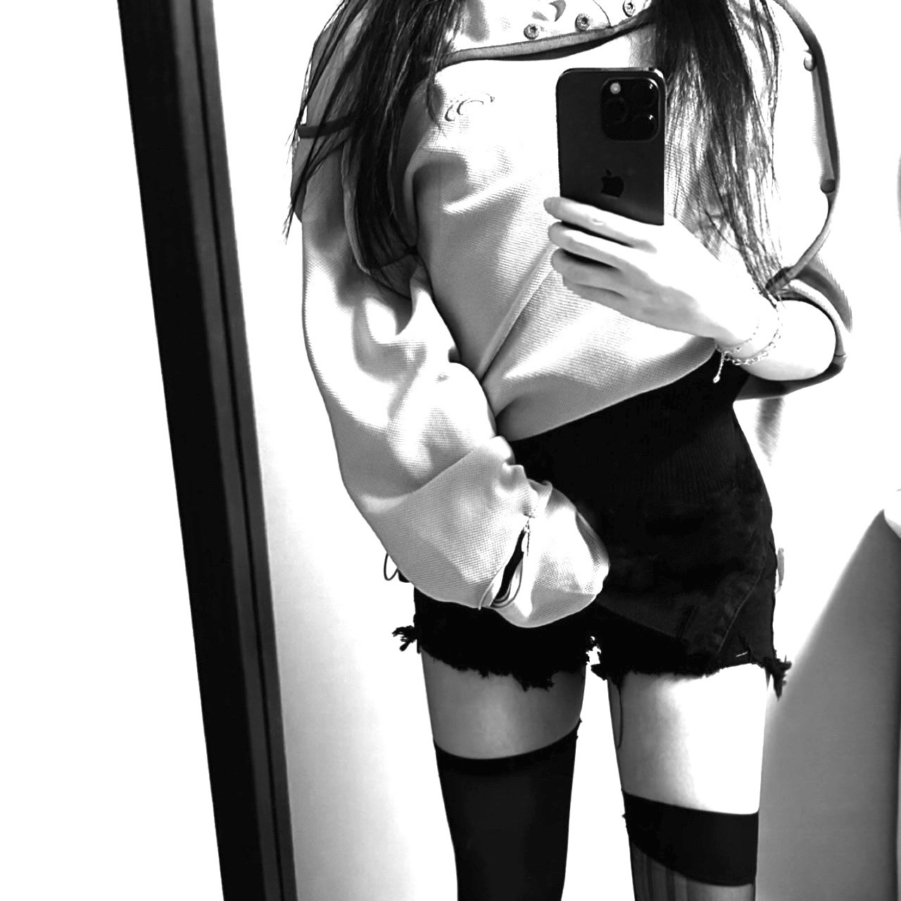 (@ffzzhe) 님의 게시물 | KREAM