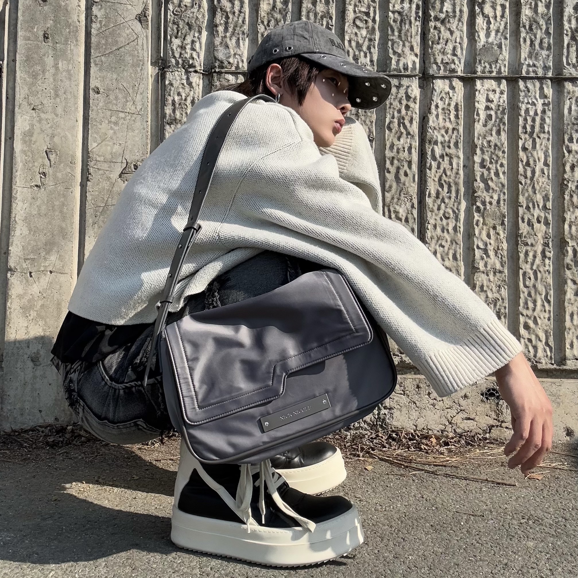 징기 (@jingy) 님의 게시물 | KREAM