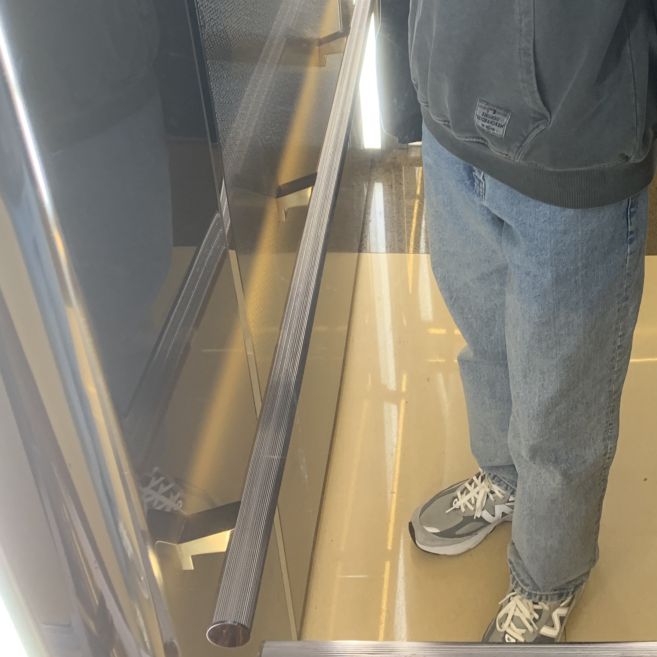 cool_jr (@barney_stinson) 님의 게시물 | KREAM