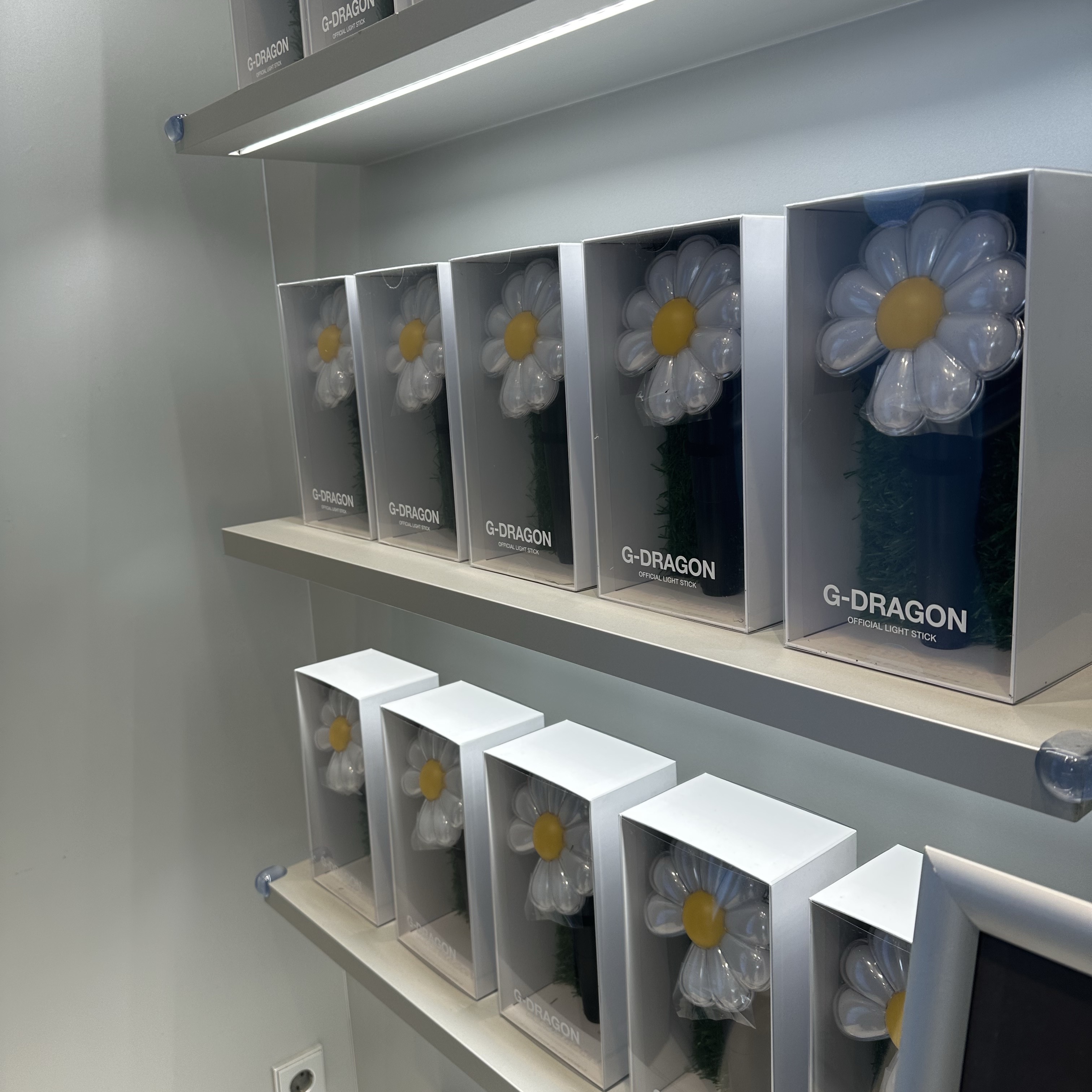 뿅 (@overrrun) 님의 게시물 | KREAM