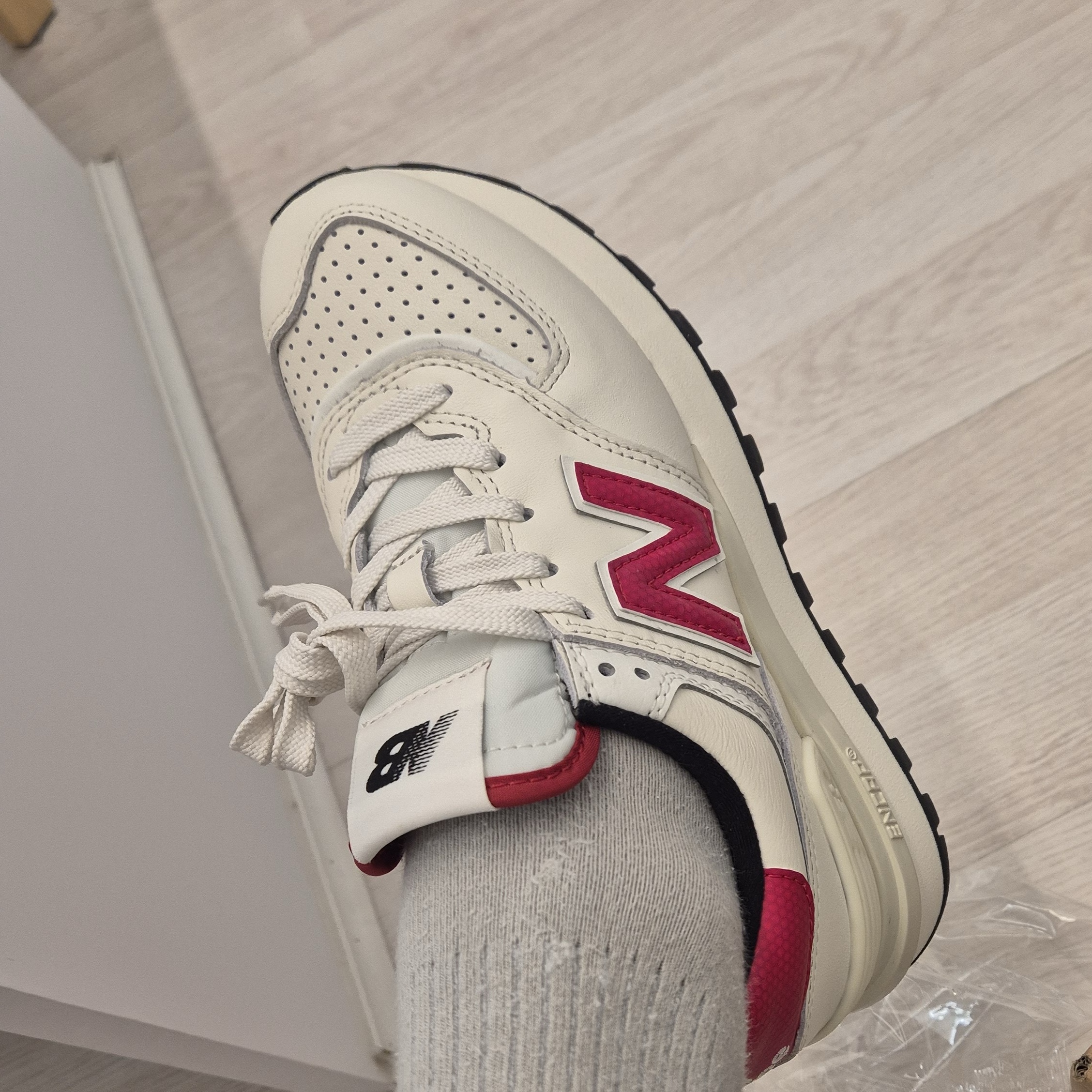 뉴발이는 574가 최고징…ㅎ | KREAM