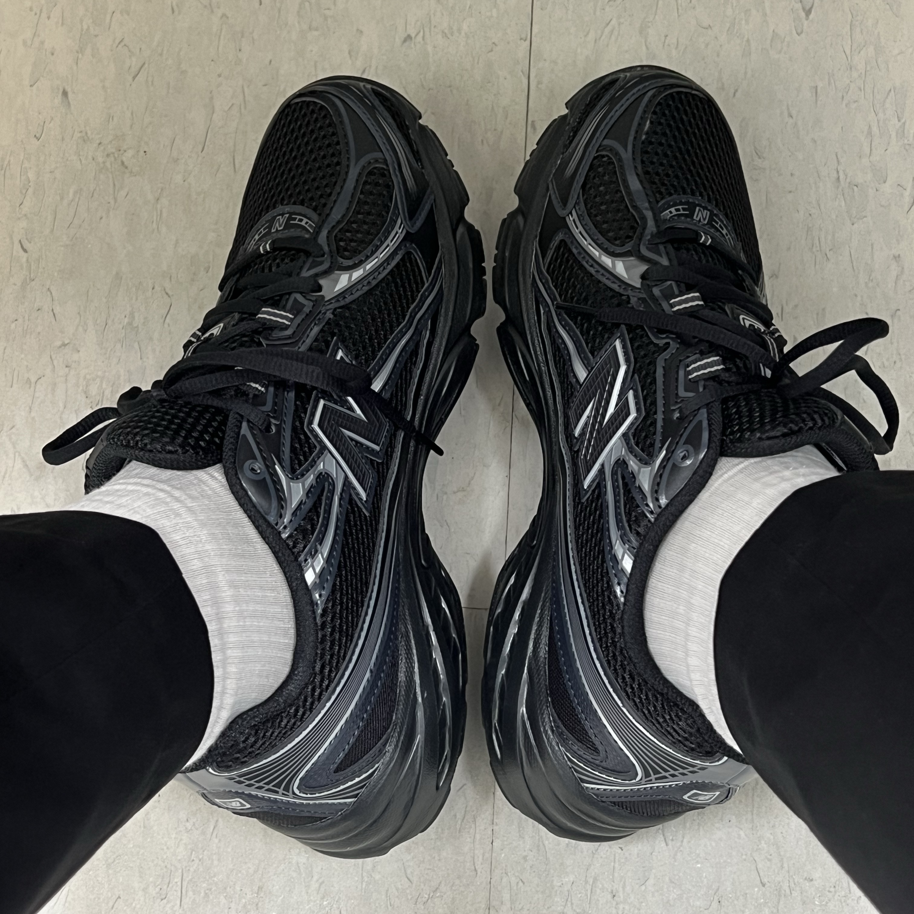 뉴발740 블랙 실물이 더 이쁩니다 | KREAM