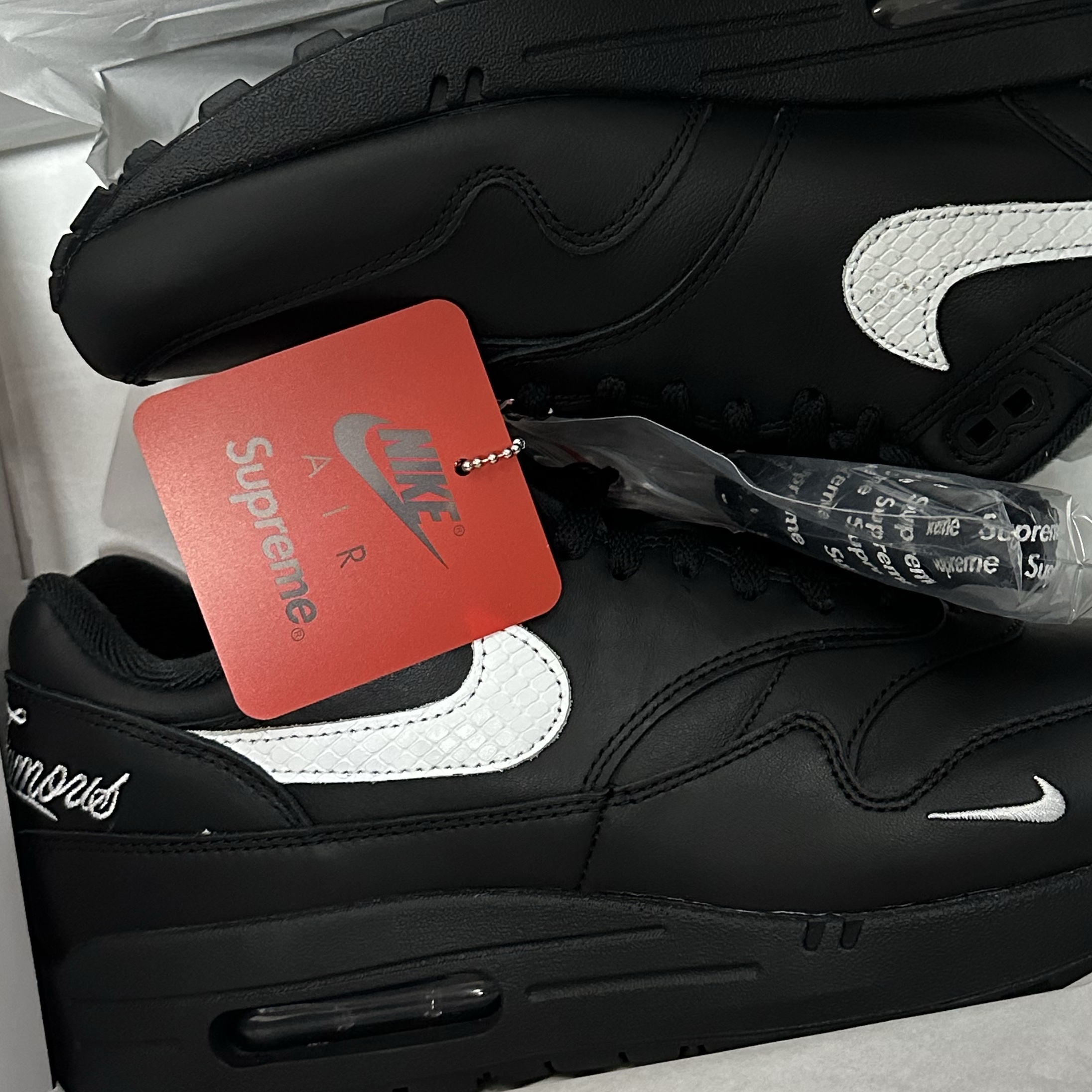 노익스플로이드 (@00yyy) 님의 게시물 | KREAM