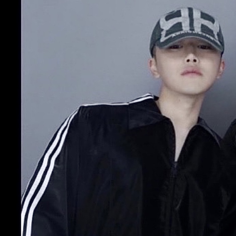 (@lv_o4_e) 님의 게시물 | KREAM